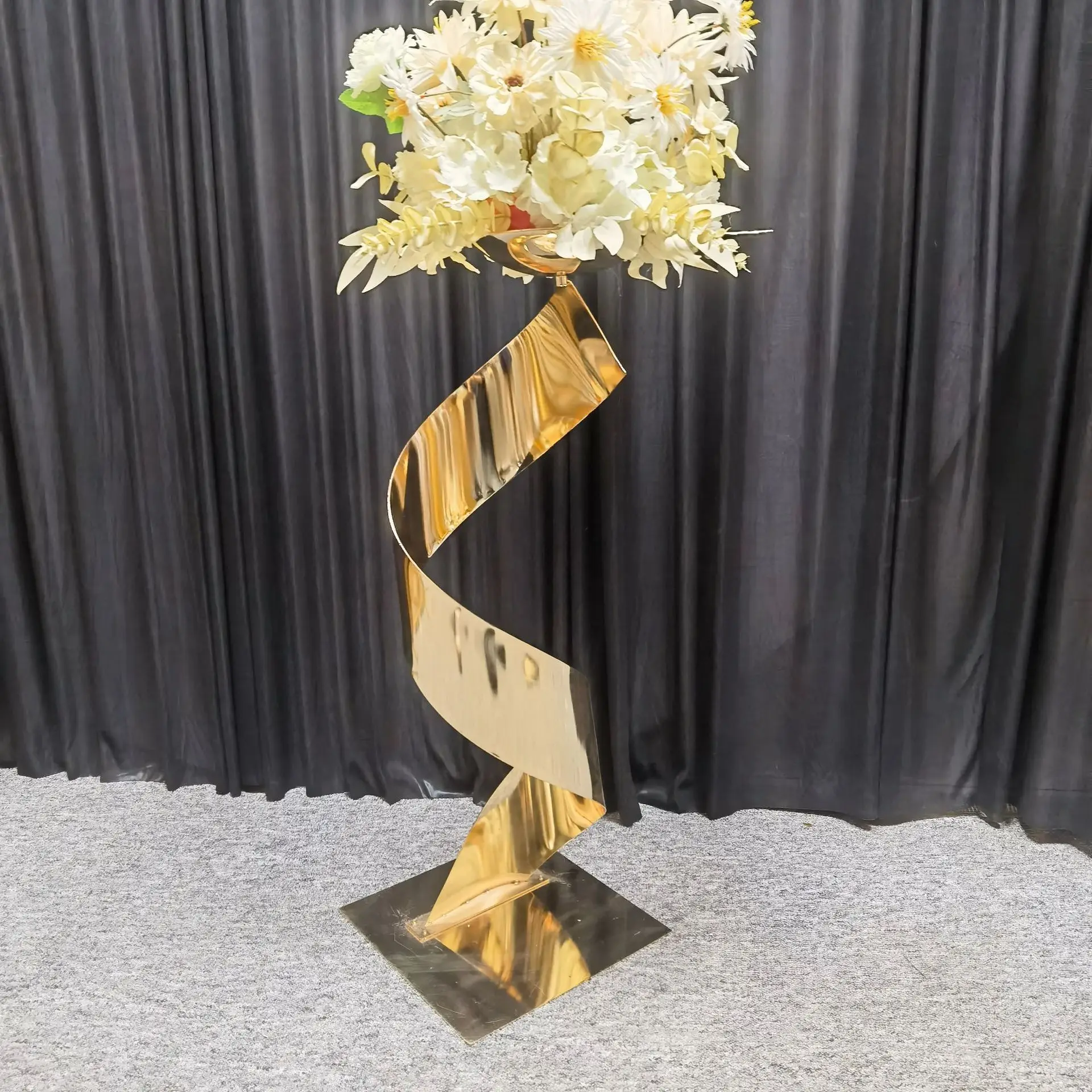 Creative Luxury Metal Spiral Streamer Flower Vases Hot Selling for for ...