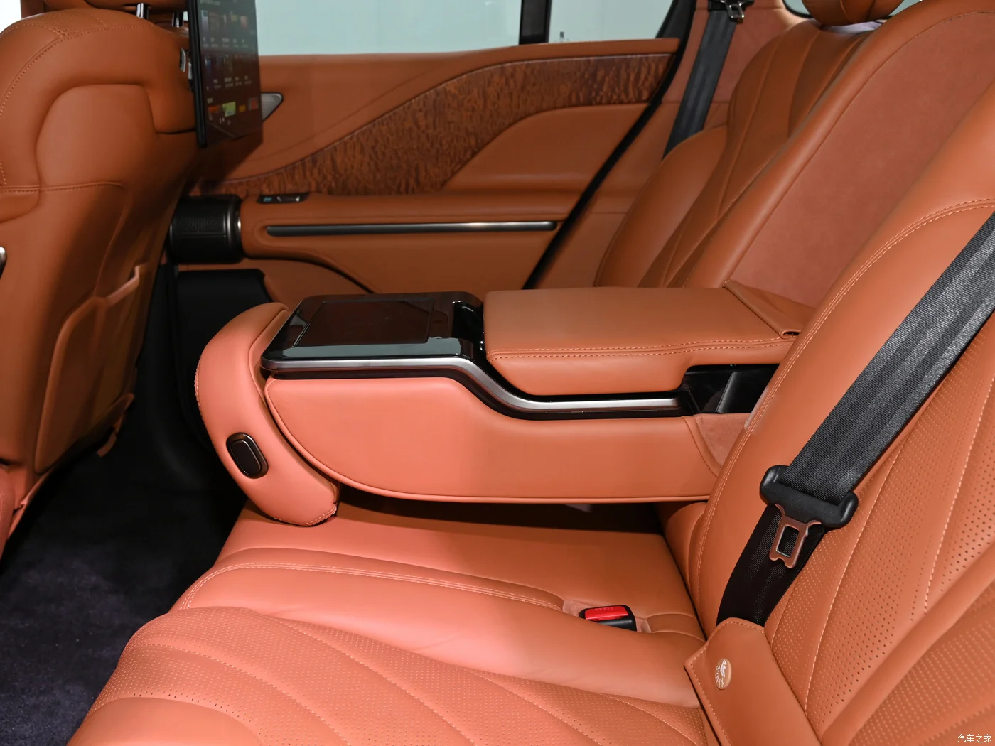 BYD U8 SUV - Extended Range Hybrid with 4WD & Good Price