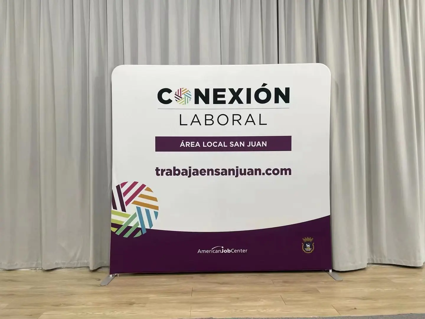 Customized Backdrops for Trade Show Photography Success