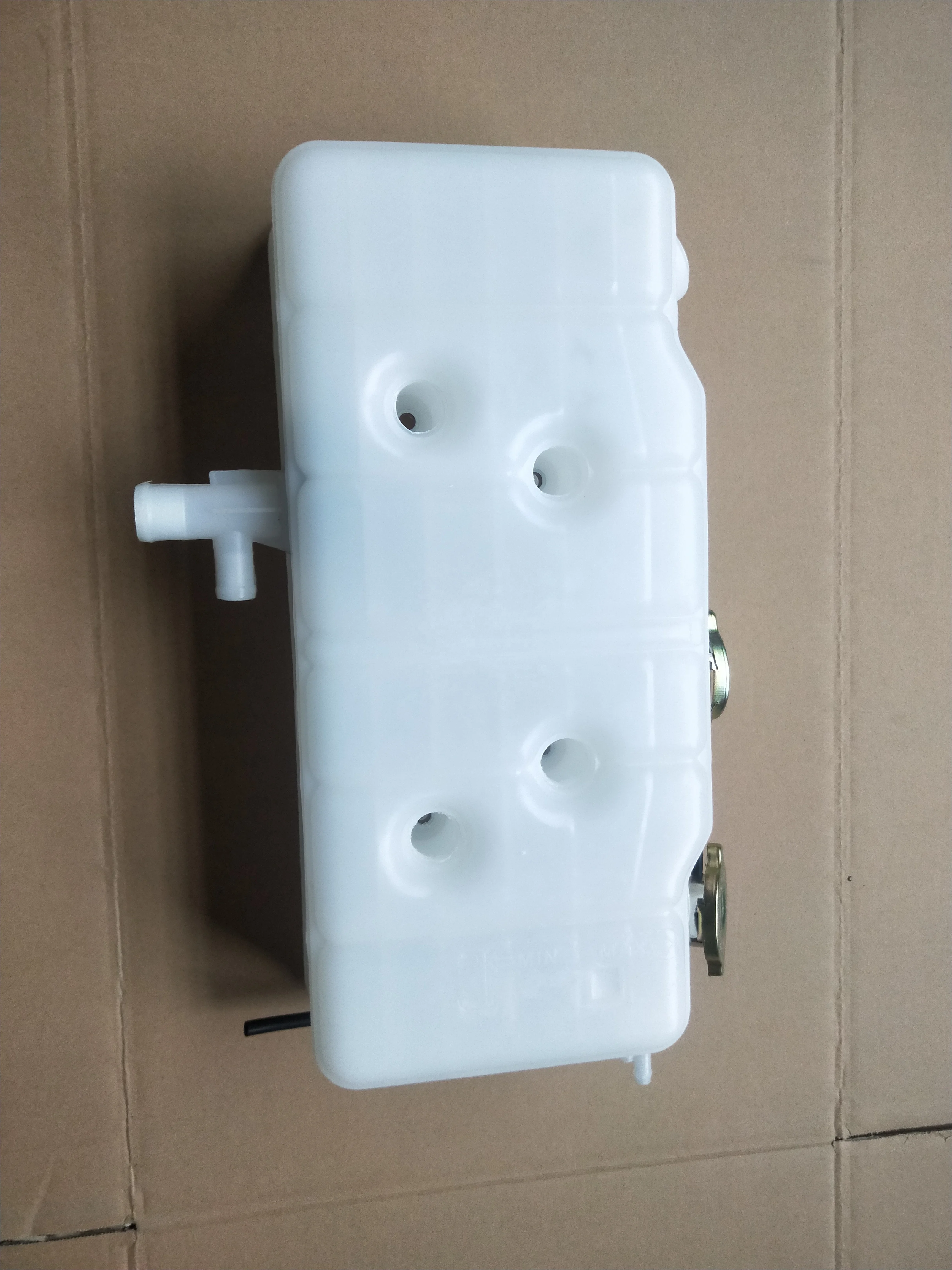 42107261 Heavy Truck Body Parts Expansion Tank Water Tank Replacement ...