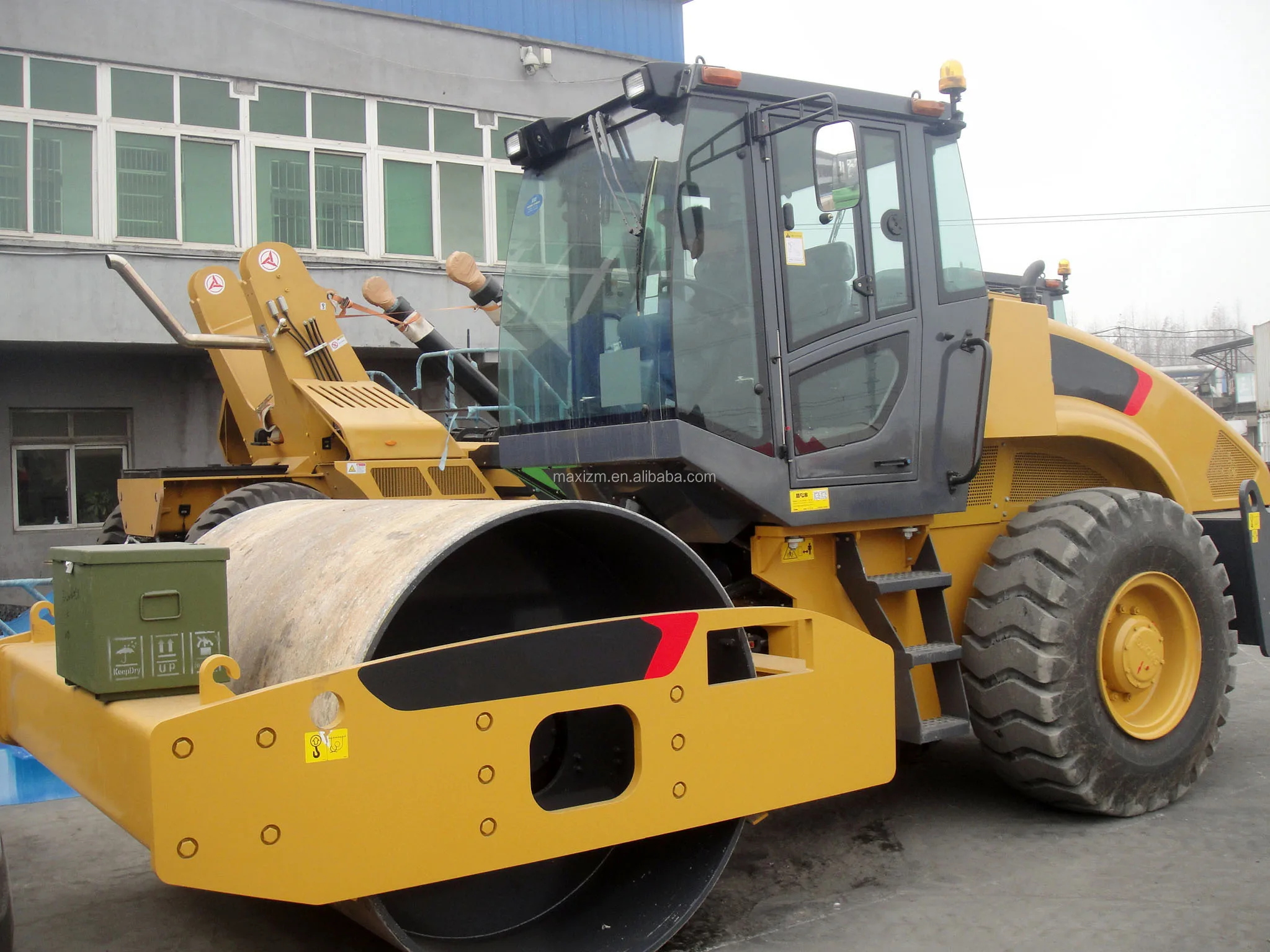 14000kg Single Drum Vibratory Road Roller XS143J - Reliable Performance ...