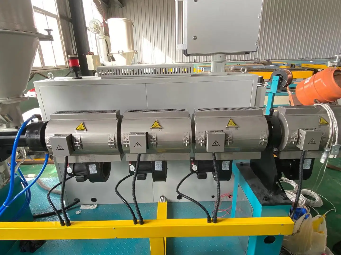 Double/ Twin Screw Extruder Machine For Powder Coating Production Line ...