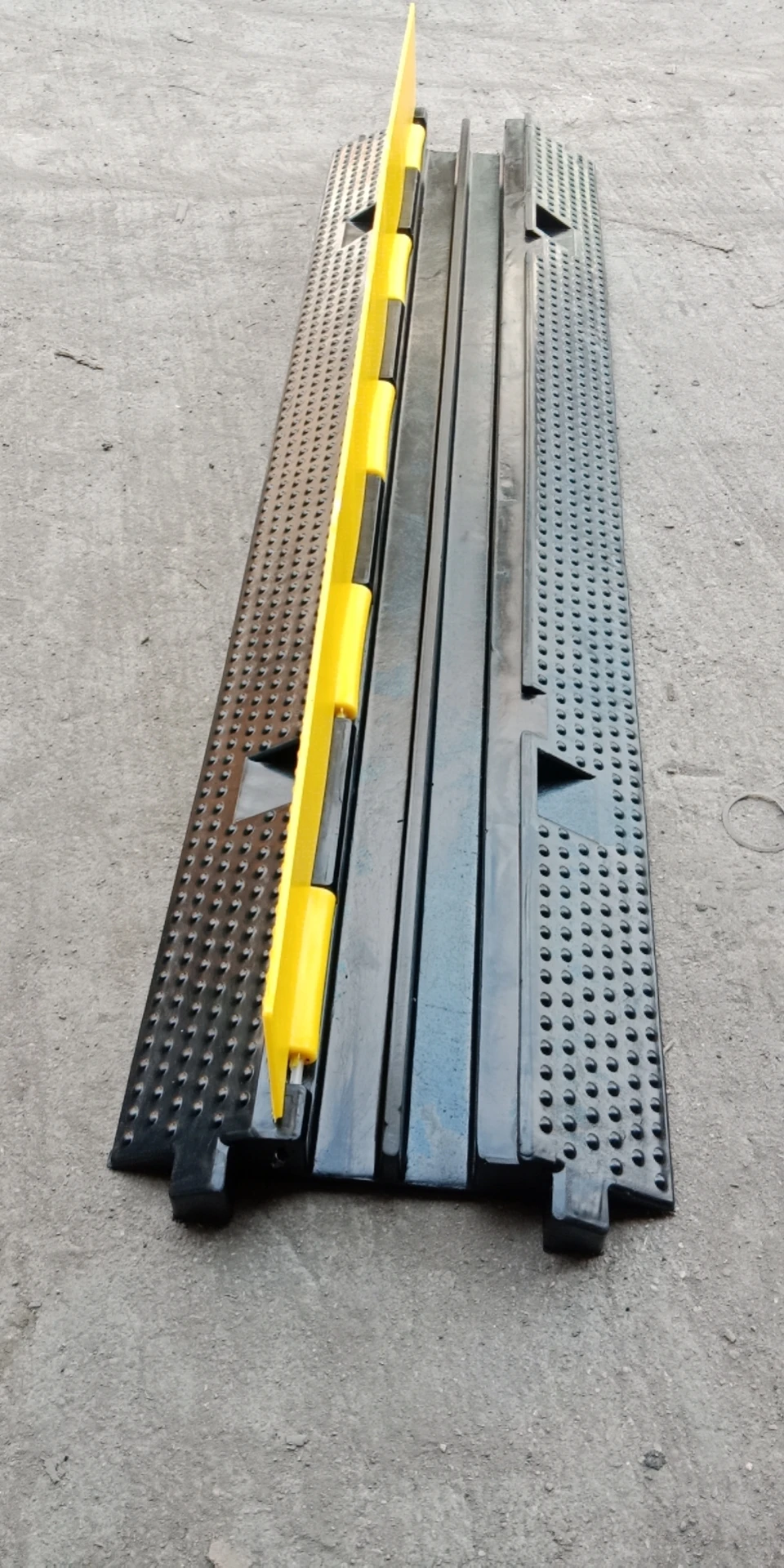 SW-2XC05 PVC Rubber Mat Cable Cover Speed Humps Road Bump Cable Protector