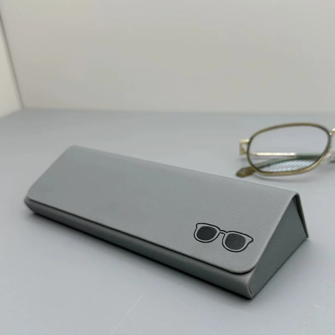 Alibaba.com: Custom optical box, triangle PU leather case, myopia lens ...