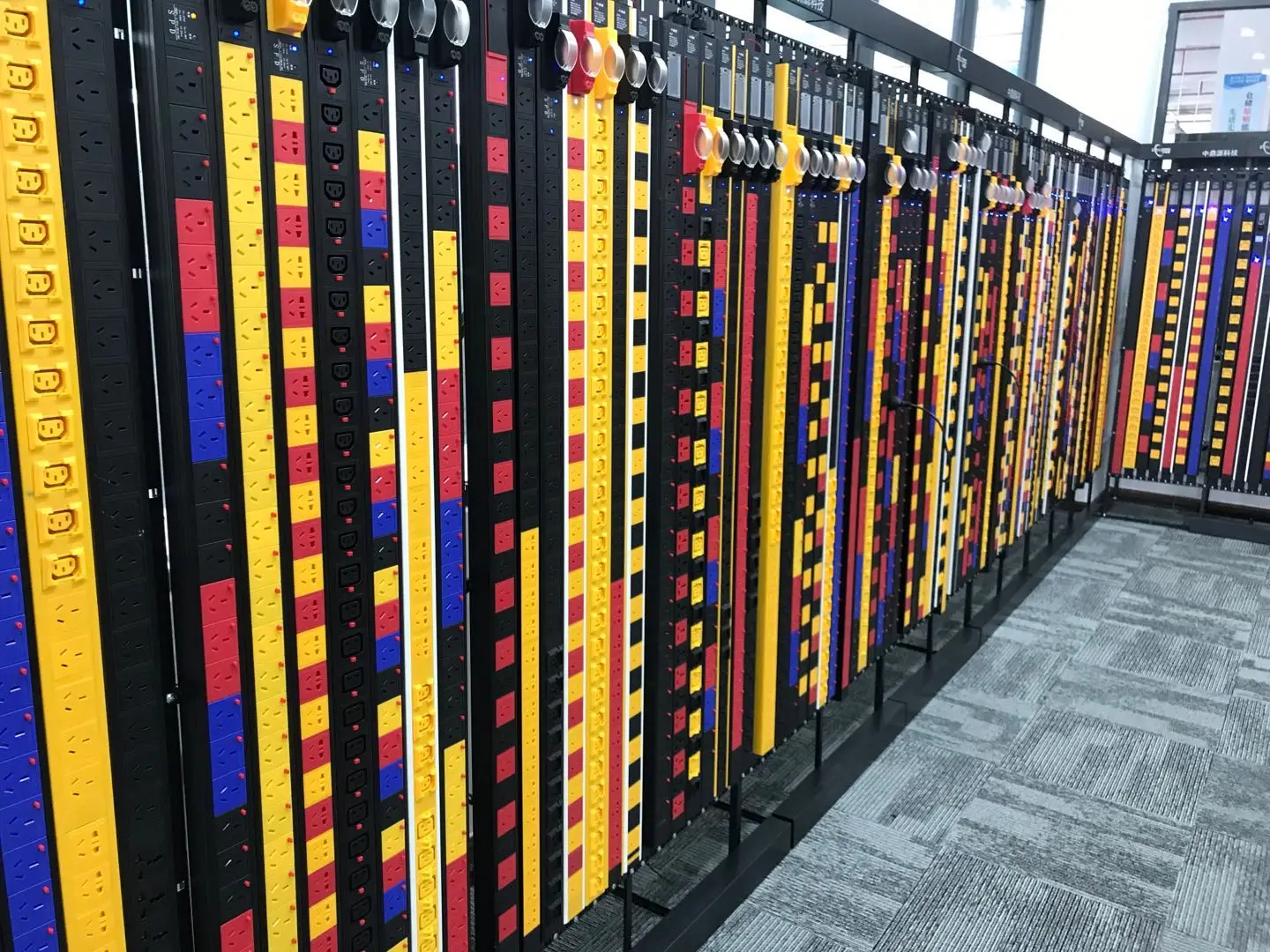 2023 8-Bit Intelligent PDU Cabinet for Data Center Control