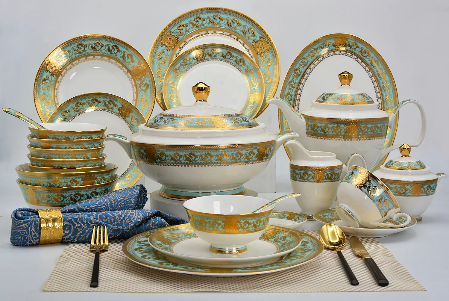 Luxury Embossed Gold Porcelain Tableware - Quick Shipping