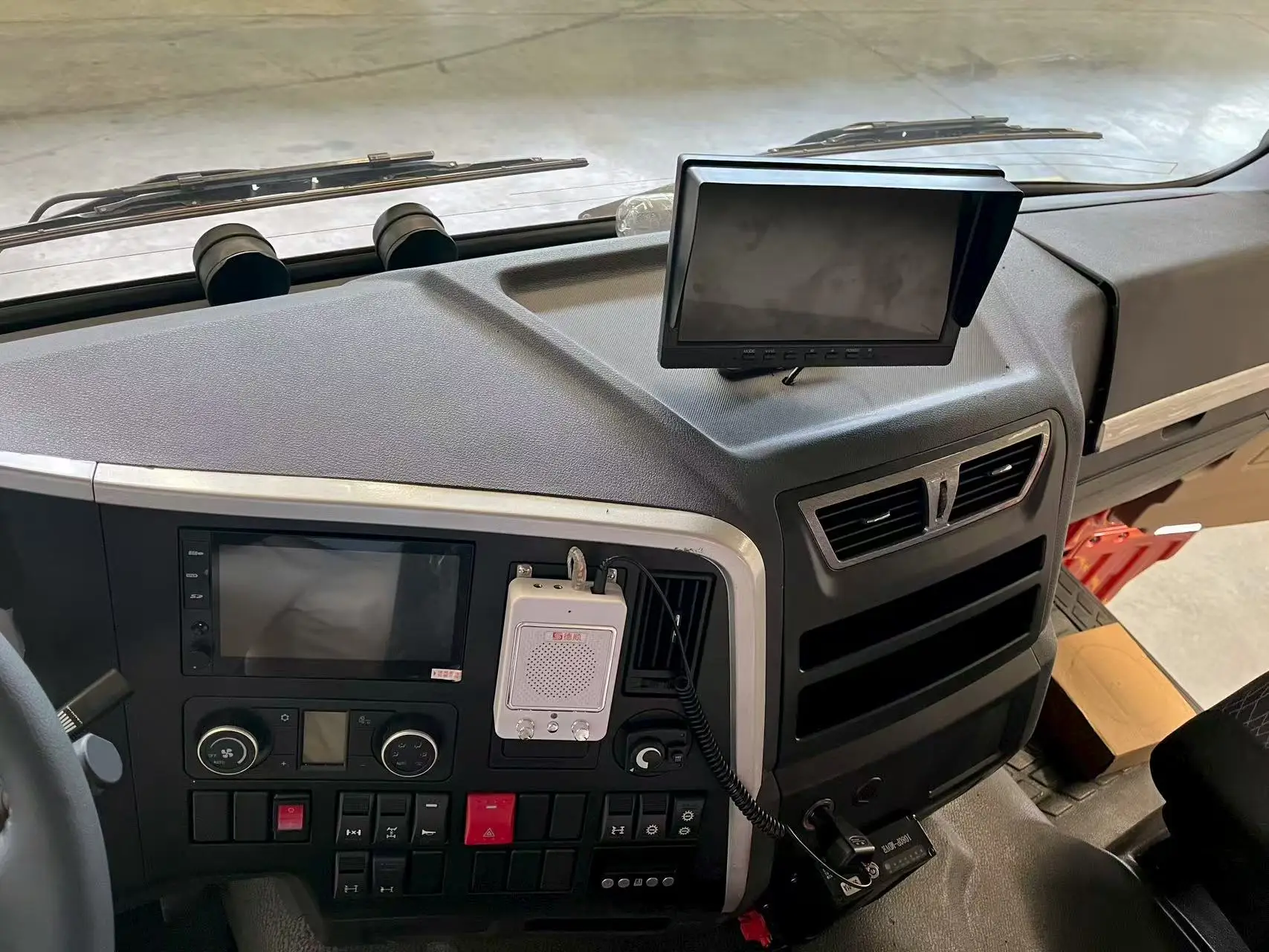 Shacman F3000 6X6 430HP Passenger Bus Professional Customization for ...