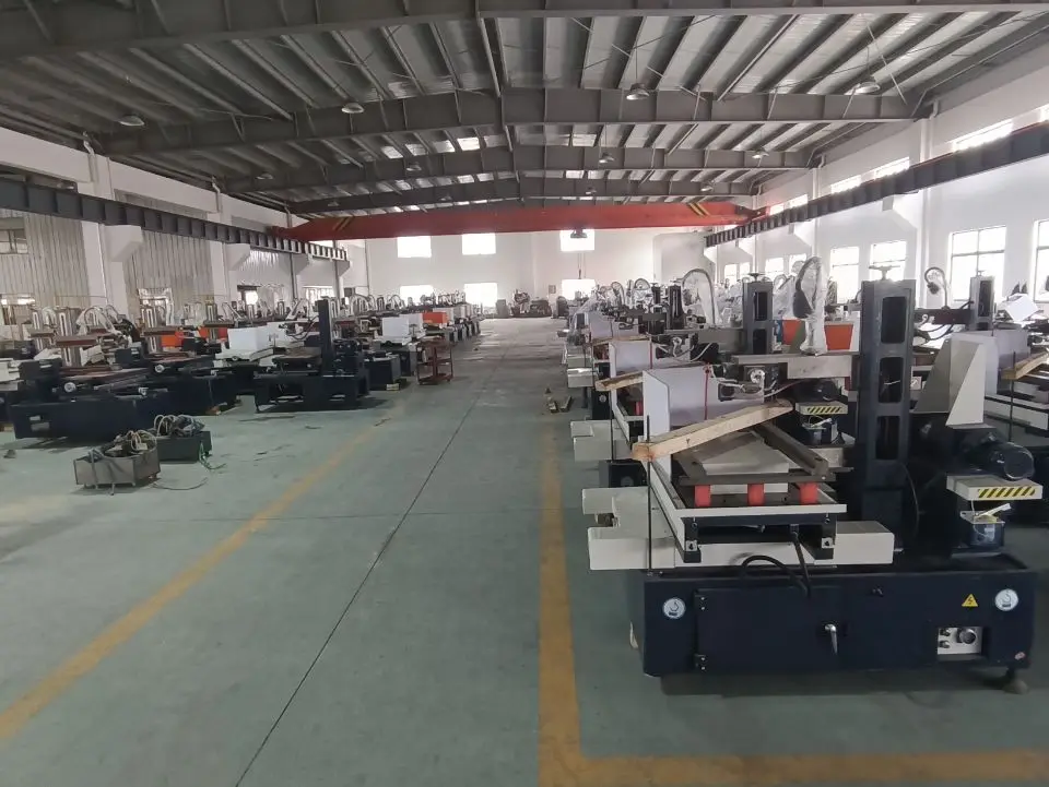 High-speed Cabinet Computer Programming CNC Wire Cutting Machine DK7735 ...