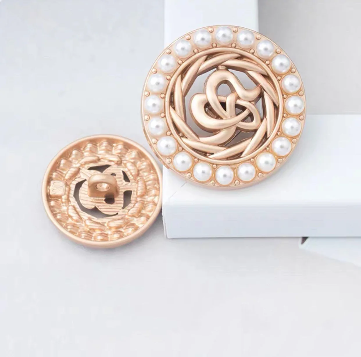 High Quality Round Gold Sliver Metal Buttons for Women Coat Clothing ...