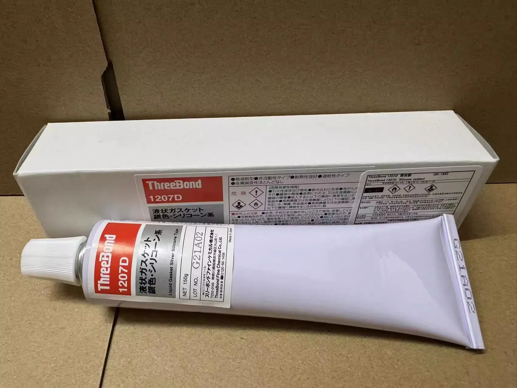 Threebond TB1207D/1207C Silicone Sealant - High Heat Resistance