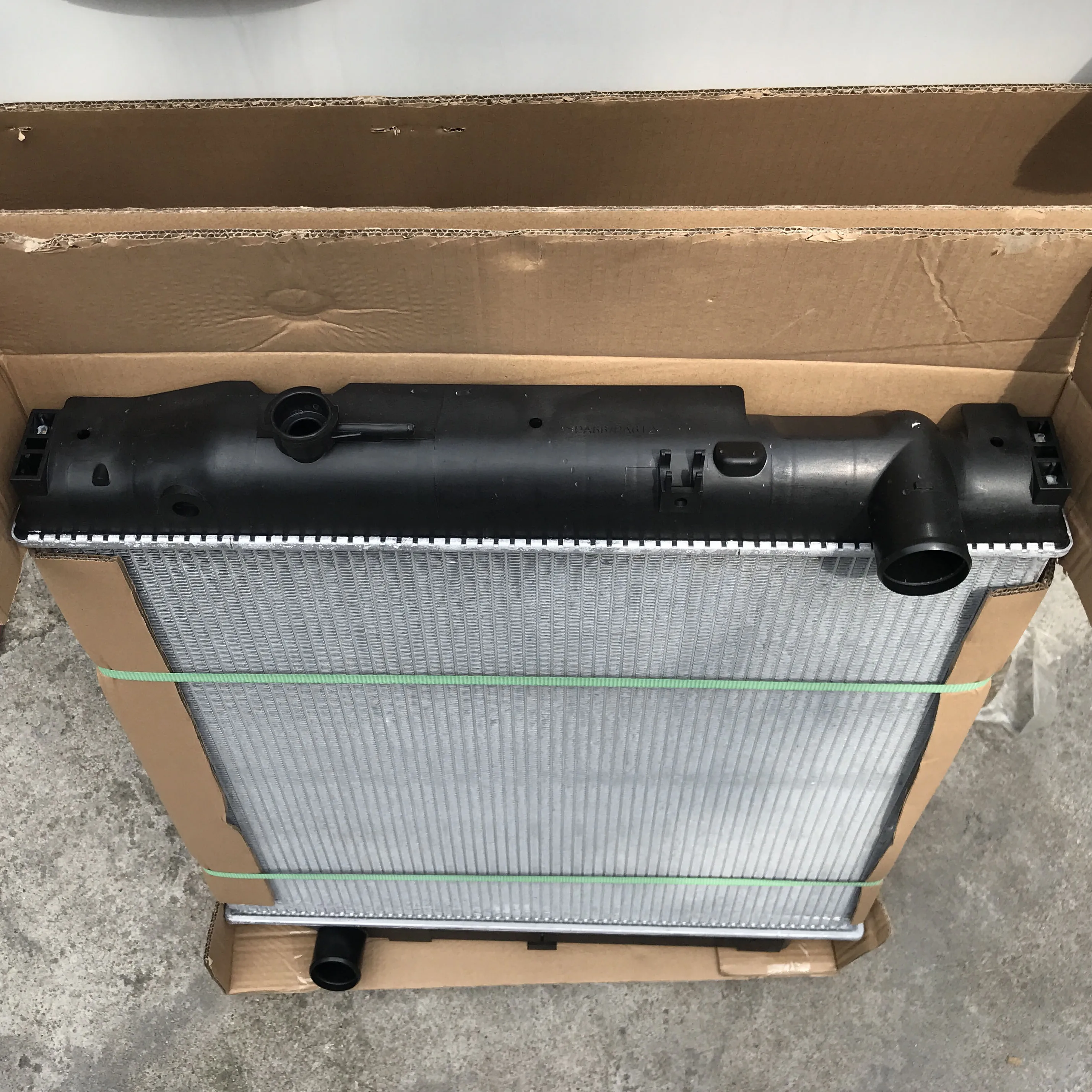 PA66 GF30 Truck Radiator for Isuzu Forward F Series 2006