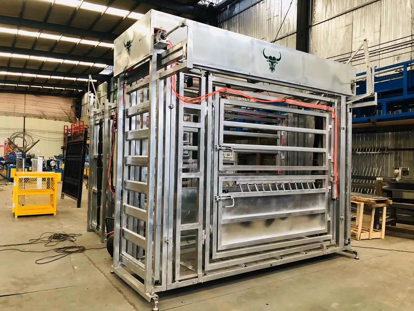 Fully Automatic Pneumatic Cattle Yard Crush / Heavy Duty Vet Cattle ...