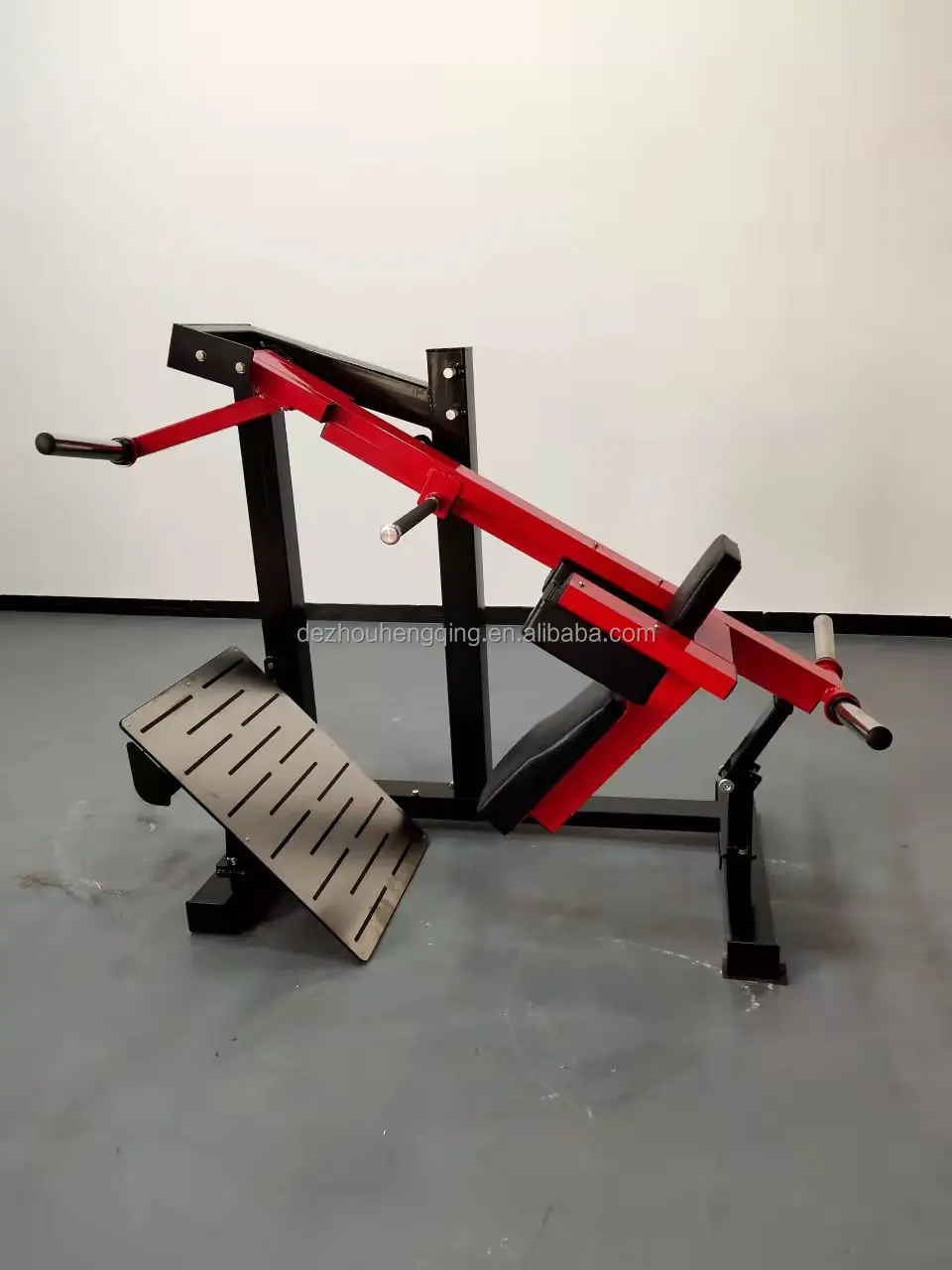 Pendulum Squat - Strength Training Machine for Commercial Gyms