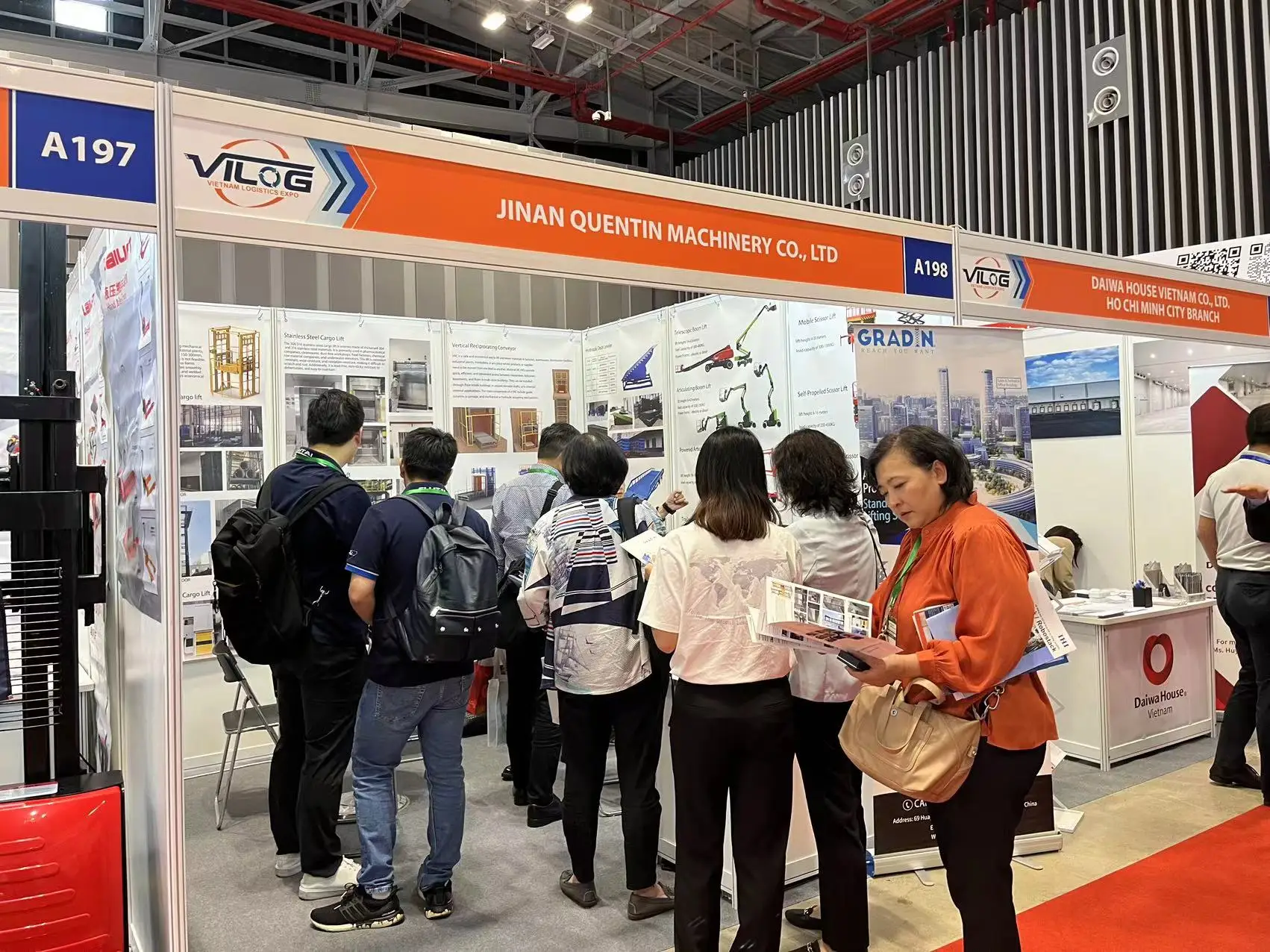 Pallet Continuous Vertical Elevator Warehouse Logistics Elevator ...