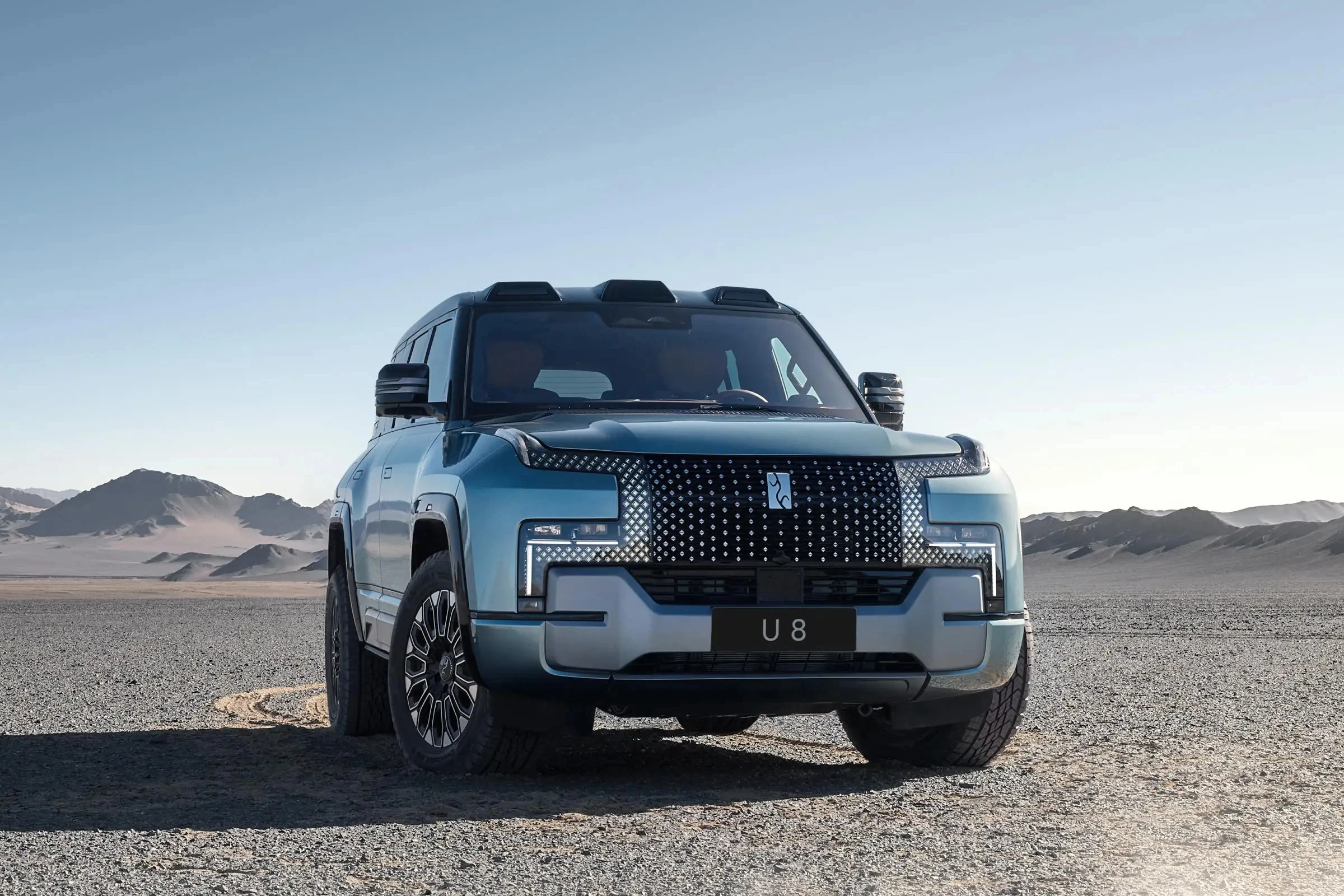 2023 BYD Yangwang U8 Electric SUV - 1197 HP & Fast Charge