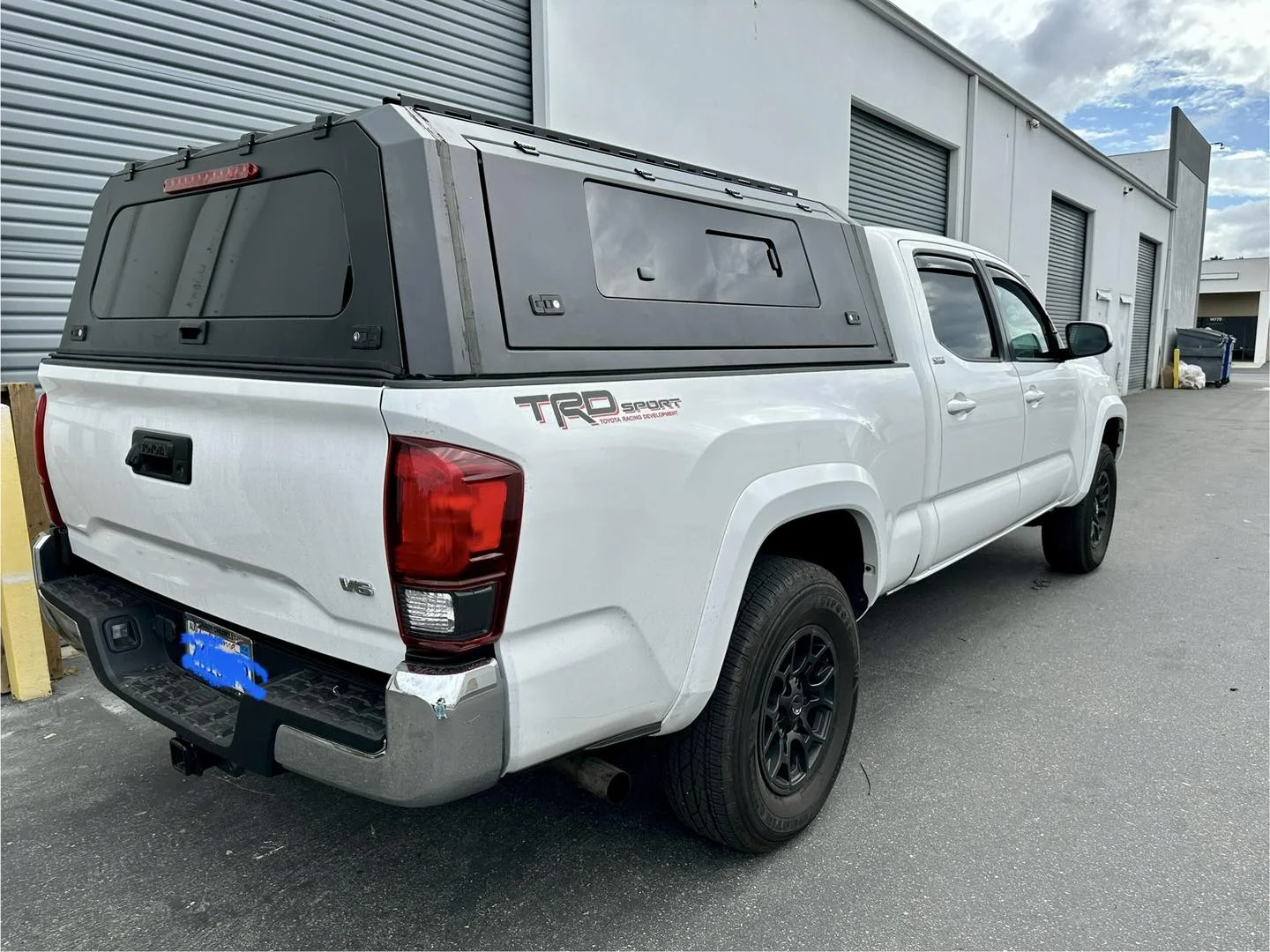 Customized 4X4 Waterproof Lightweight Truck Camper for Toyota Tacoma 6ft