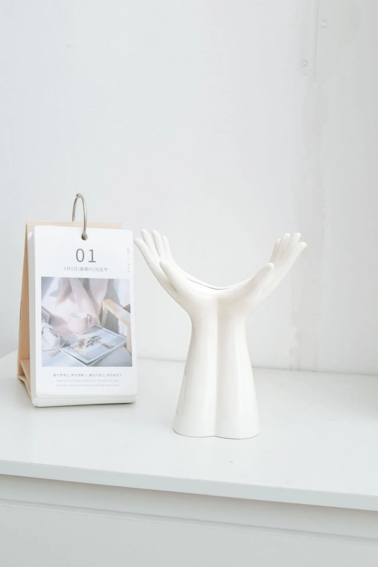 Custom Contemporary Design Luxury Wedding Hands Ceramic Vases For Home ...