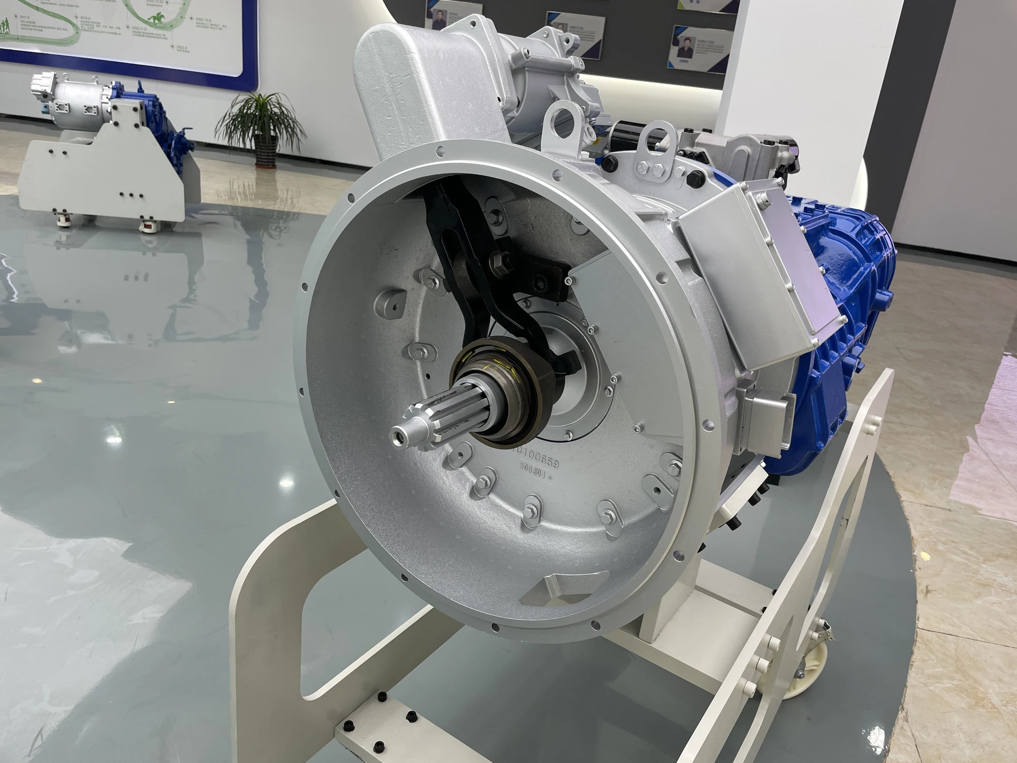 Full Hybrid PHEV 170-250kW 49-70 tons Hybrid Electric Drive System for ...