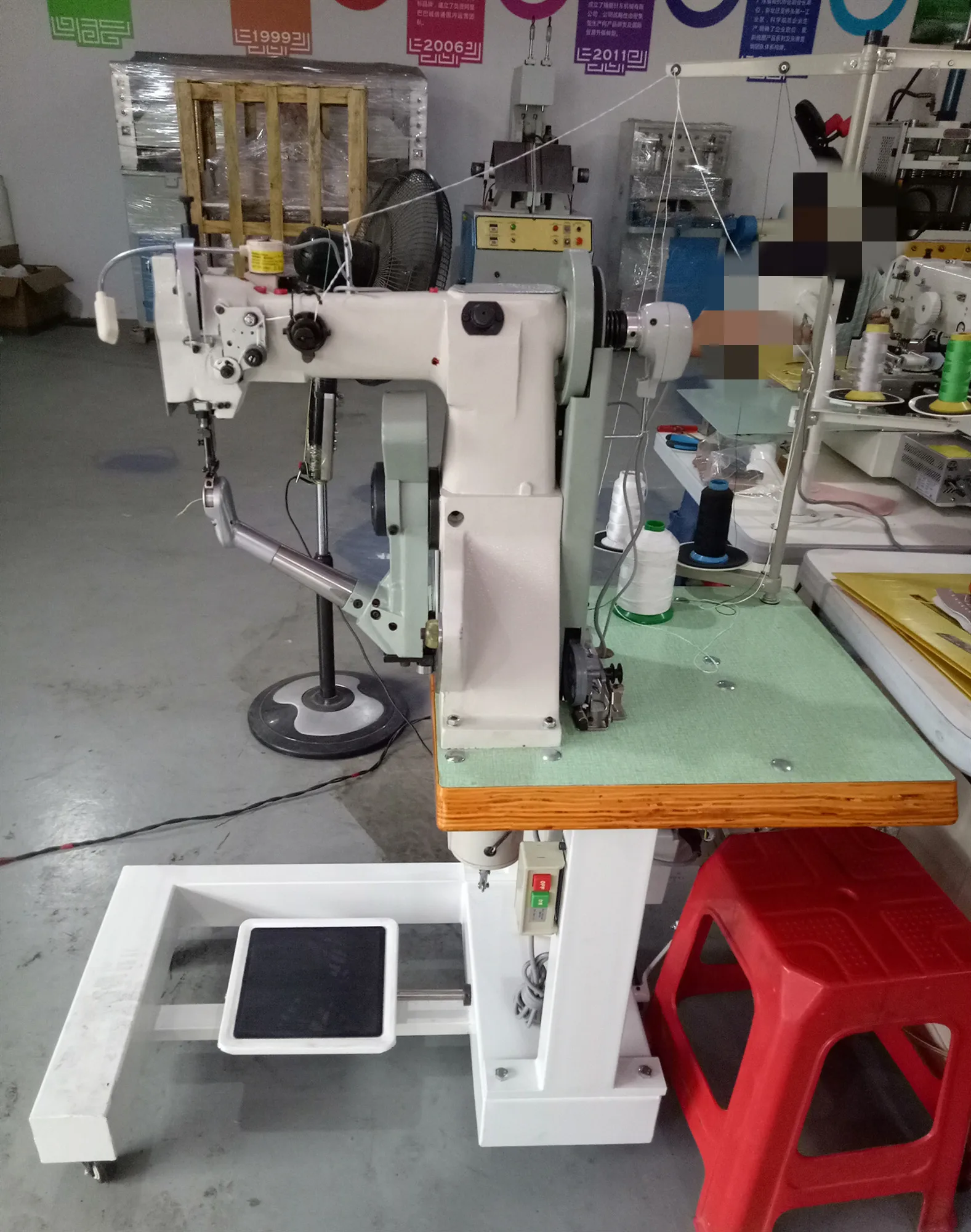 JN-168 Double Thread Swing Arm Side Seam Stitching Machine - High-Speed ...