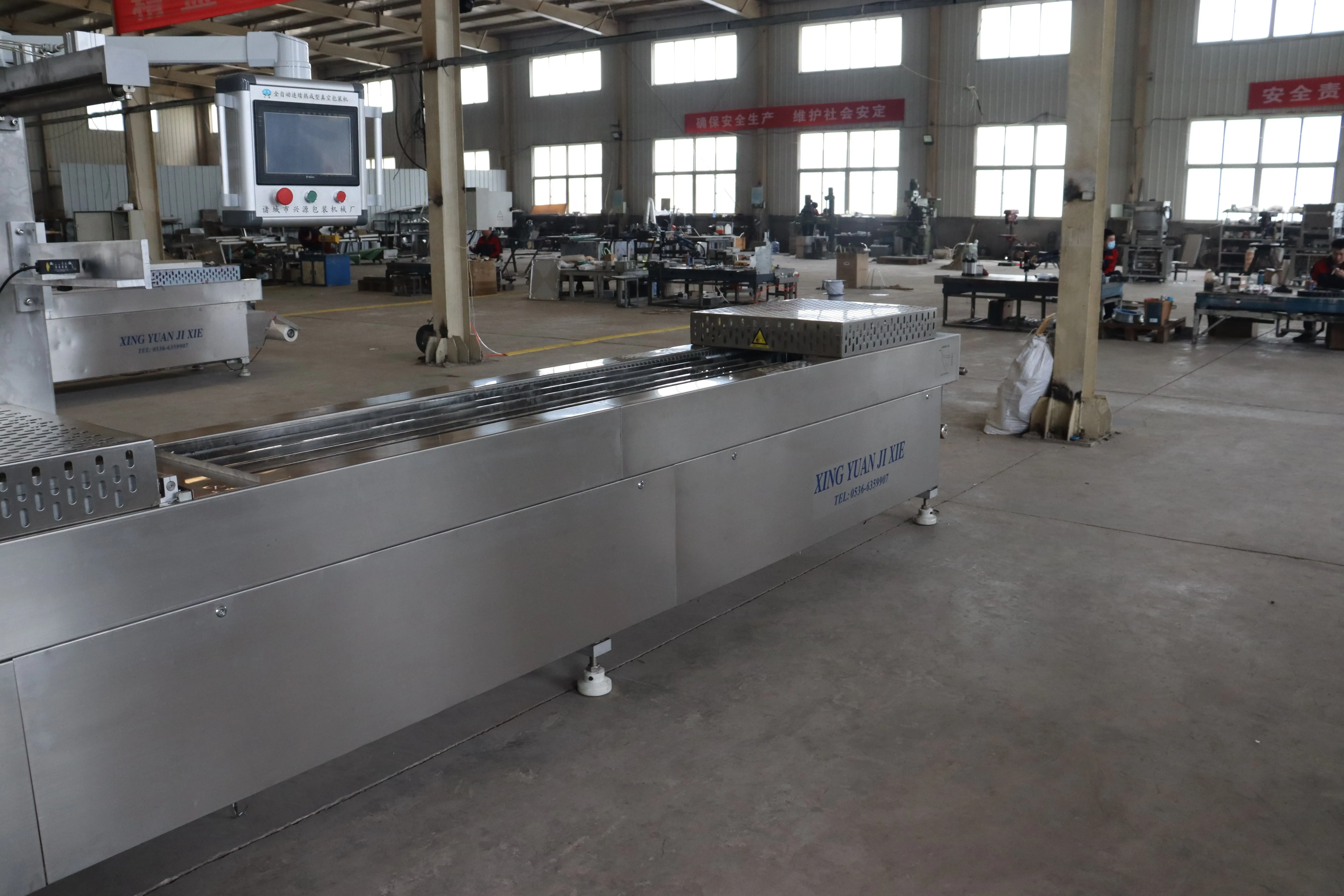 Ham Sausage Automatic Plastic Trays Vacuum Sealing Machine ...