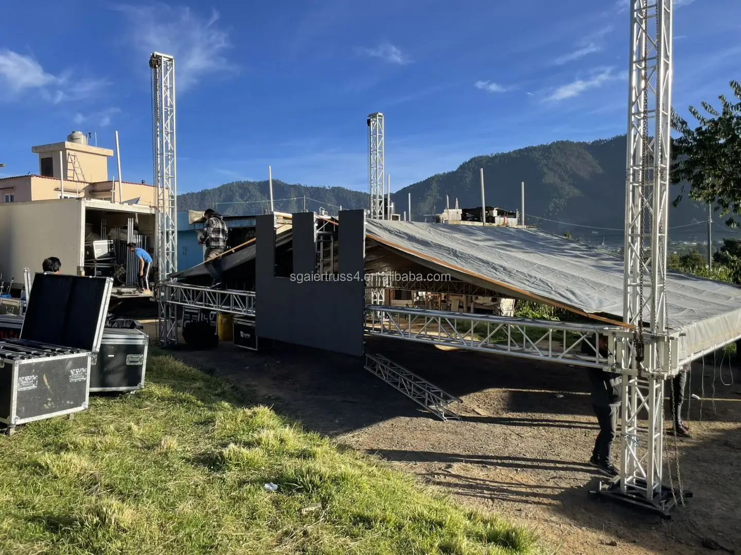 Aluminum Outdoor Spigot Truss System - Durable & Versatile
