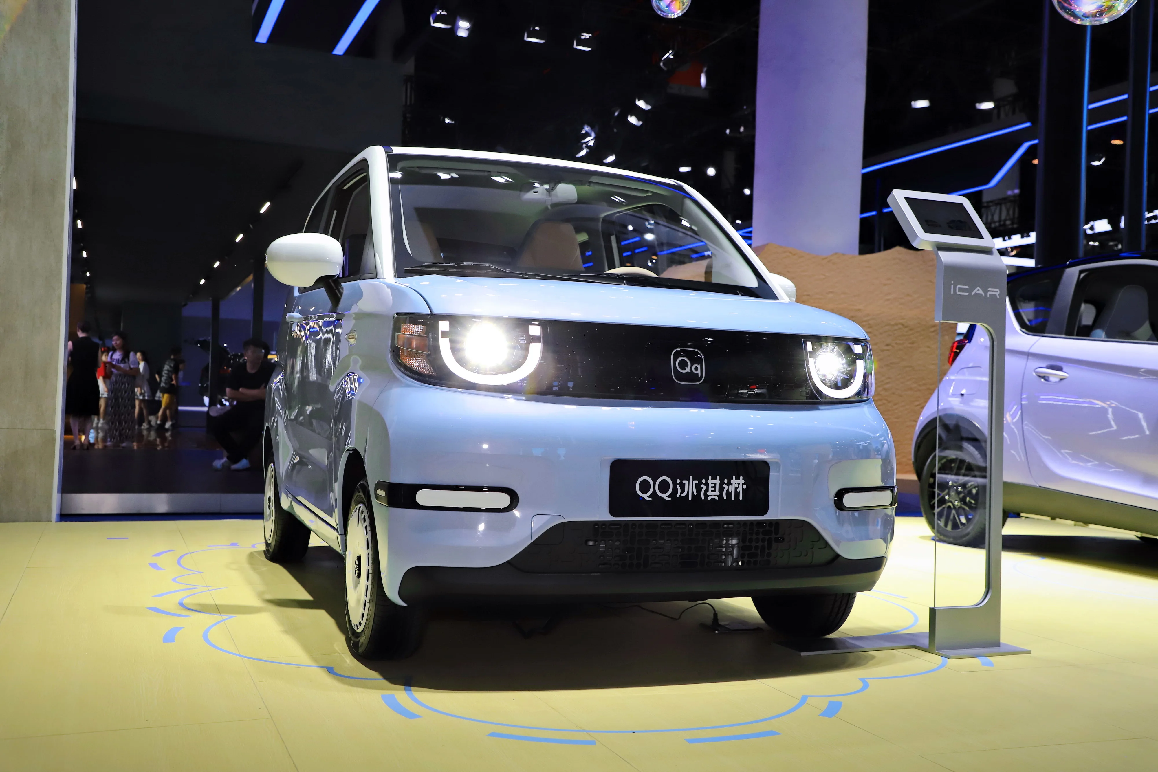 Chery Qq Ice Cream Mini Electric Car 3-door 4-seater 20kw Passenger ...
