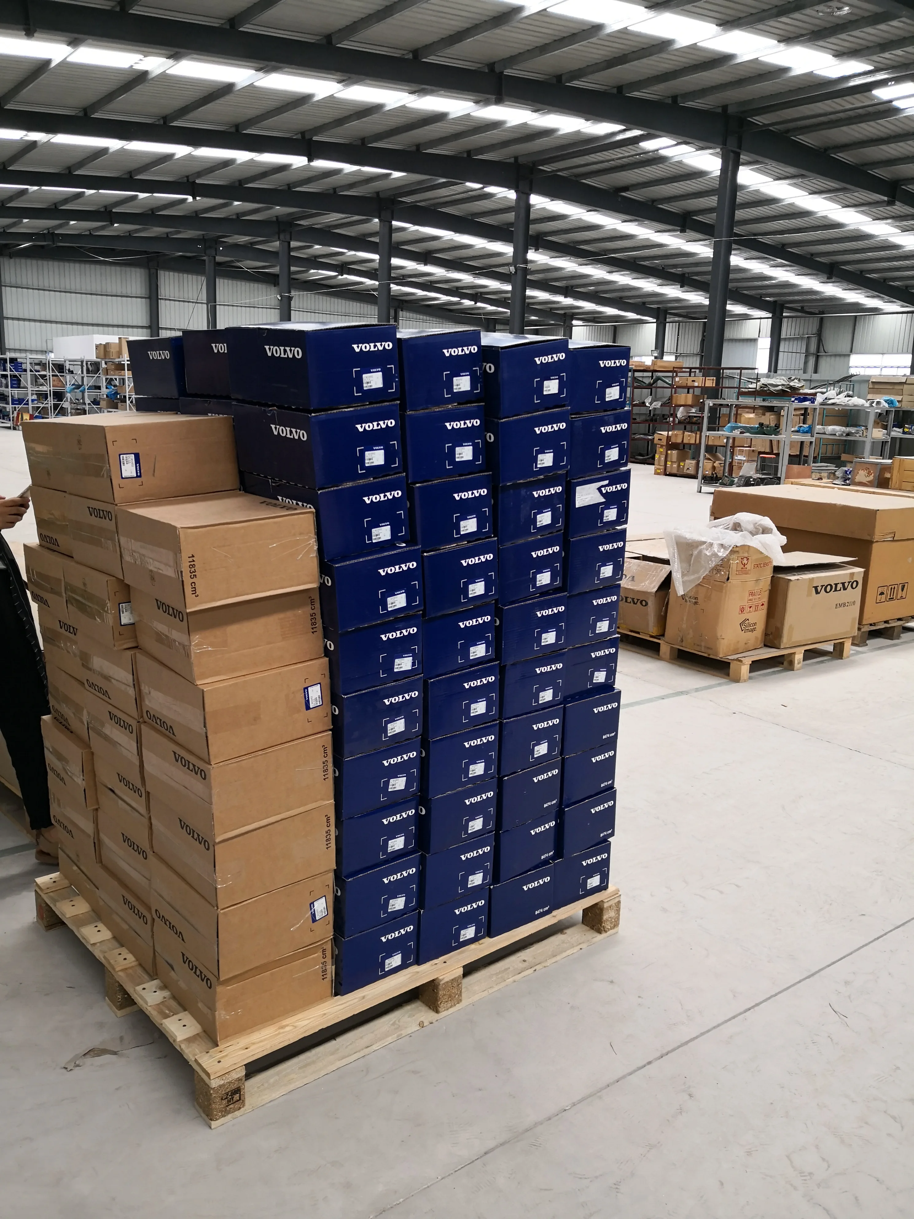 Machinery Parts Coolant Pump 24318489 VOE24318489 23974640 for Engine ...