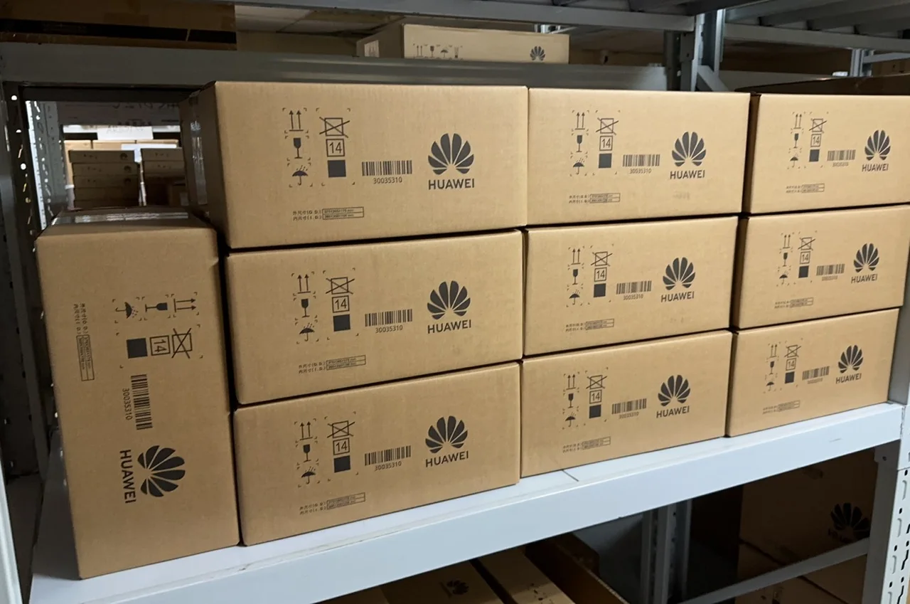 Brand New 02352hqc Ce9860-4c-ei Switch 4*subcard Slot Ce9860-4c-ei In ...