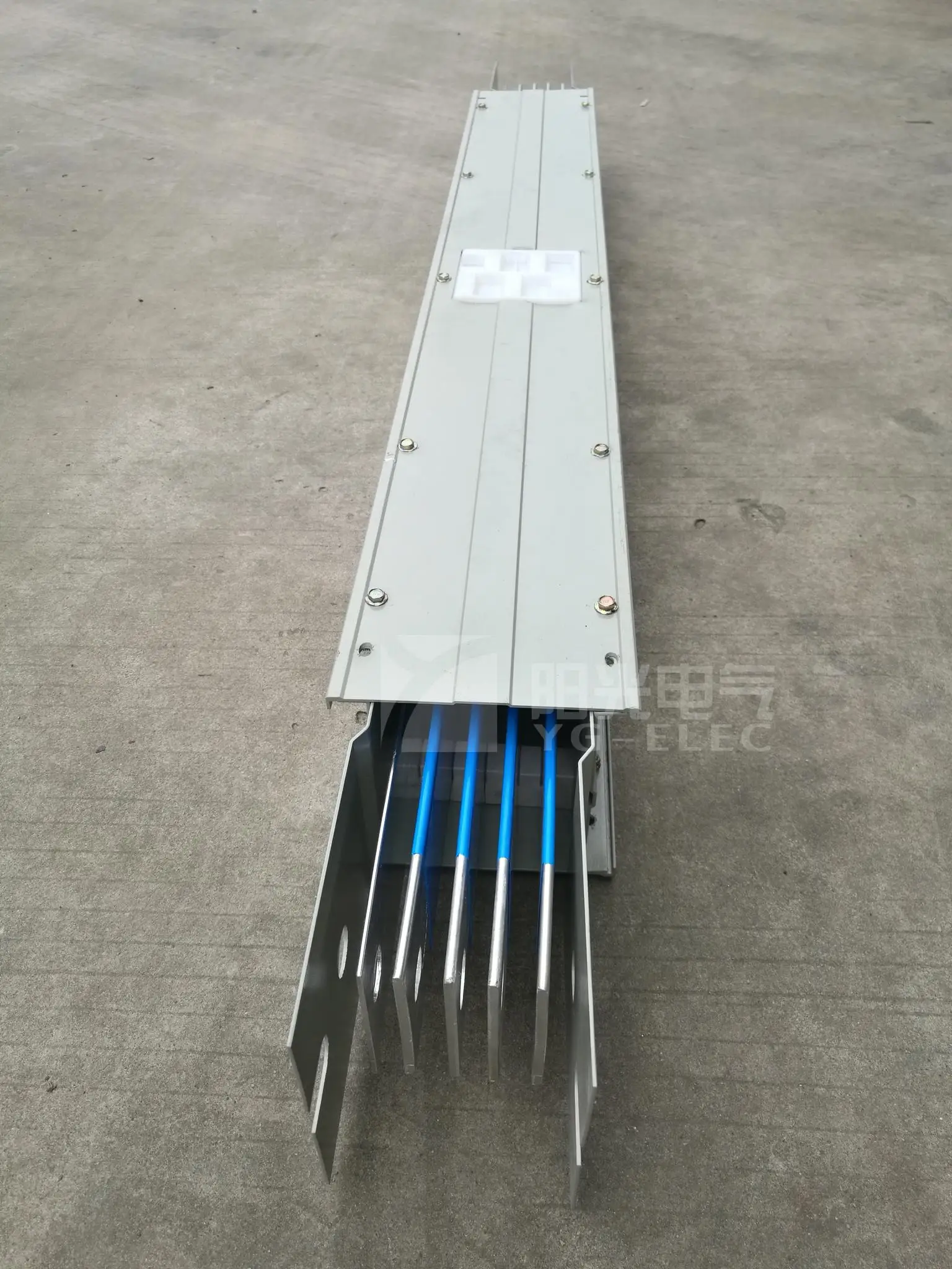 Sistem Trunking Busduct Aluminium Ip54 Ip66 2000a 4000a Kustom Pabrik ...