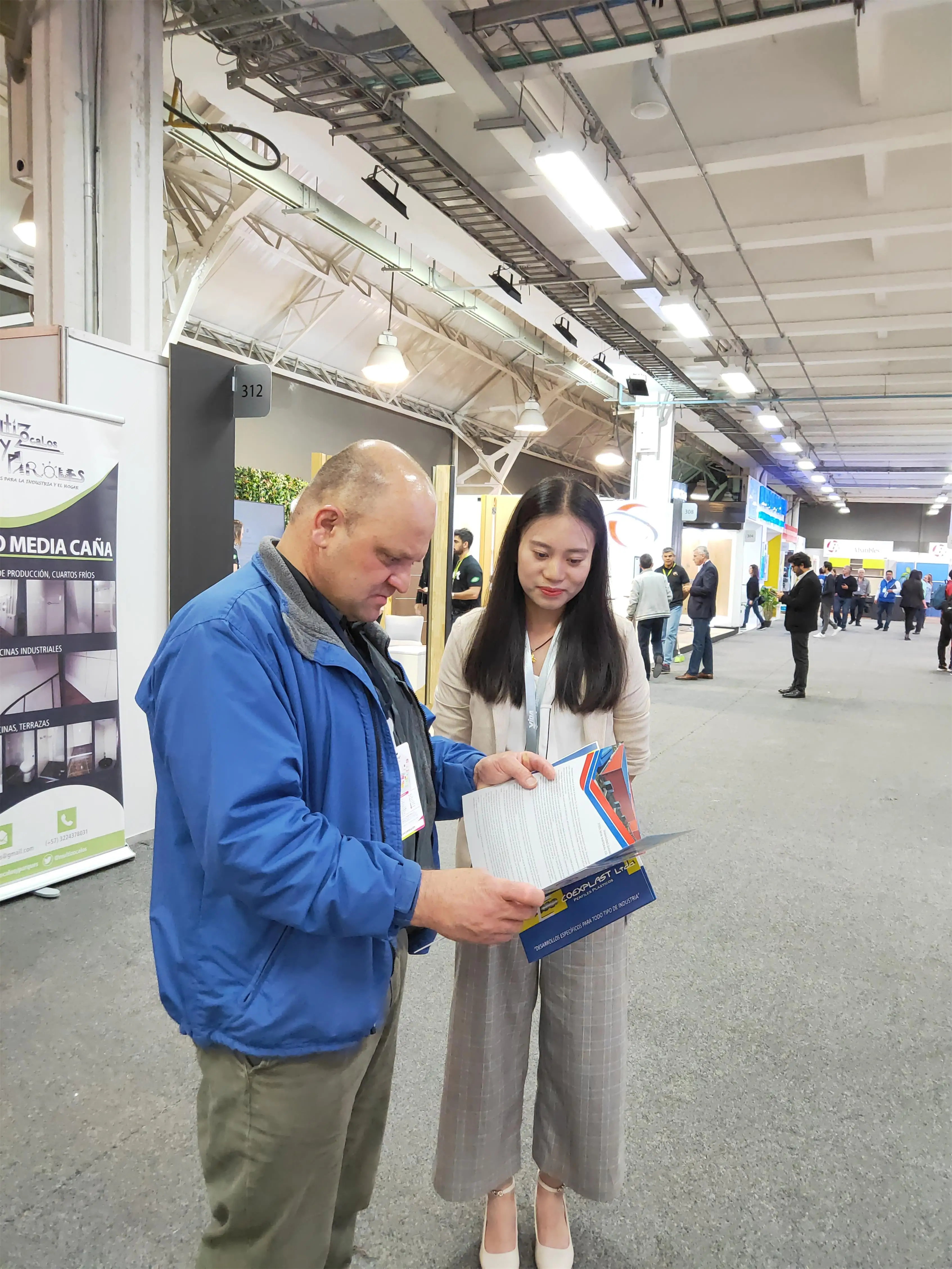 Small Freight Elevator - Efficient Goods Lift for Warehouses