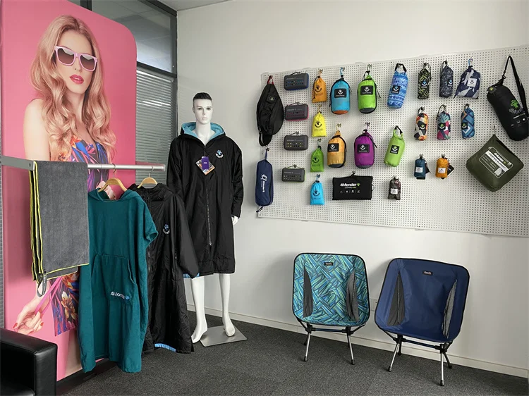 OEM Windproof Open Water Swimming Robe or Parka Change Robe Waterproof ...