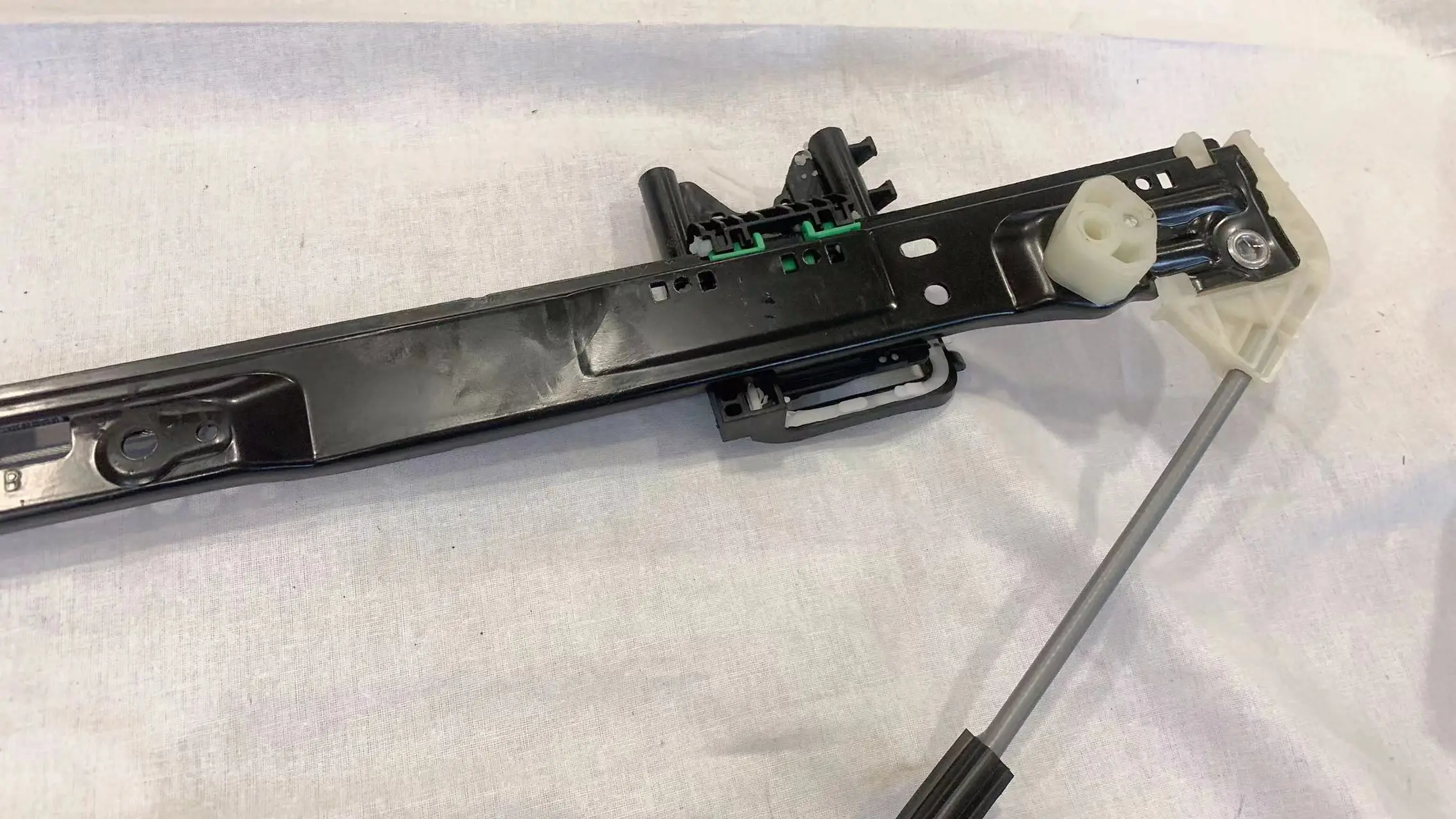 Left Rear Door Lifter Lr078197 For Land Rover For Range Rover - Buy ...