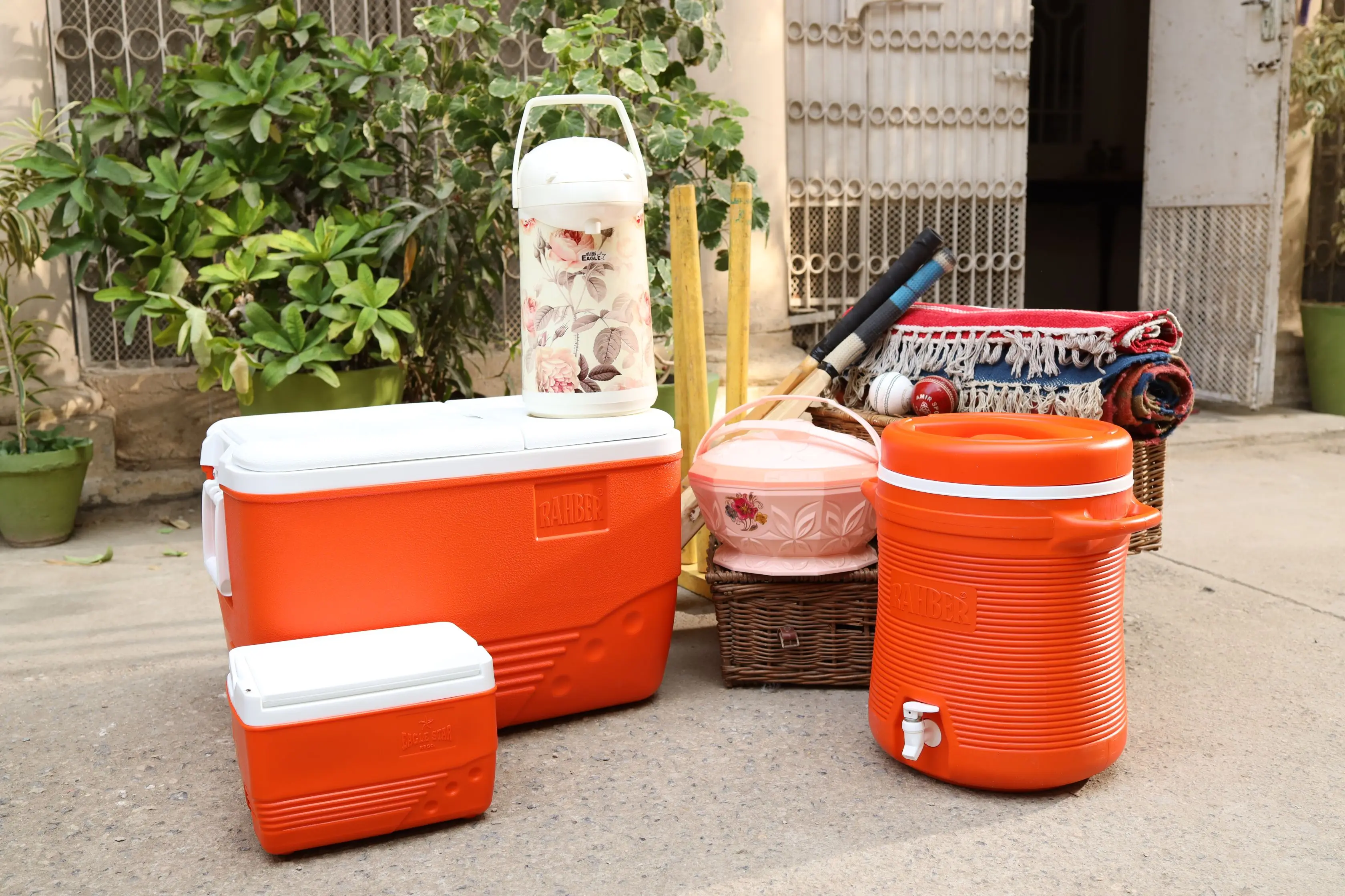 Double Walled Plastic Vacuum Pink Posh Thermos 1L : Insulated Water Pot ...