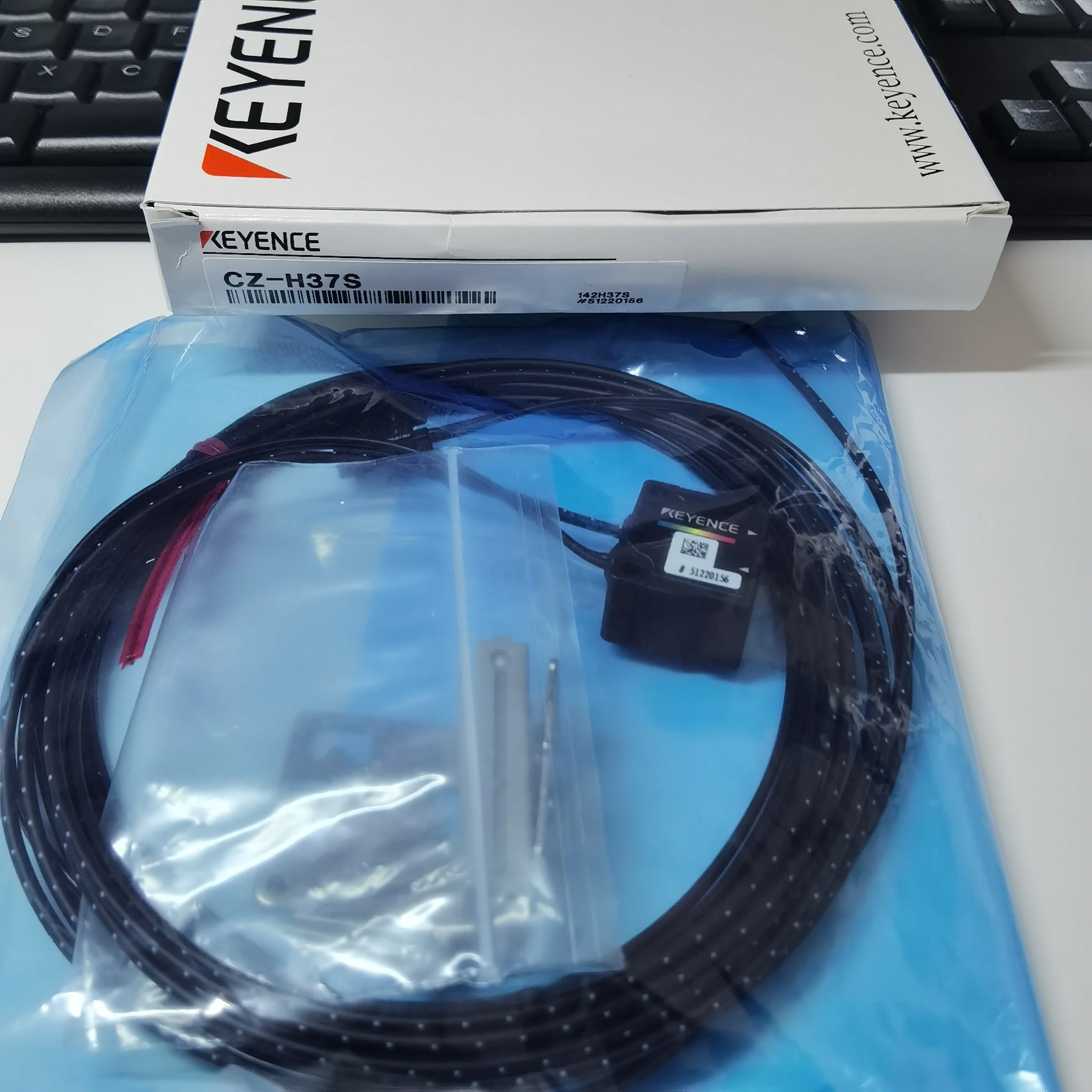 Keyence Reflective Sensor Head With Shine Cancellation Small Spot Cz ...