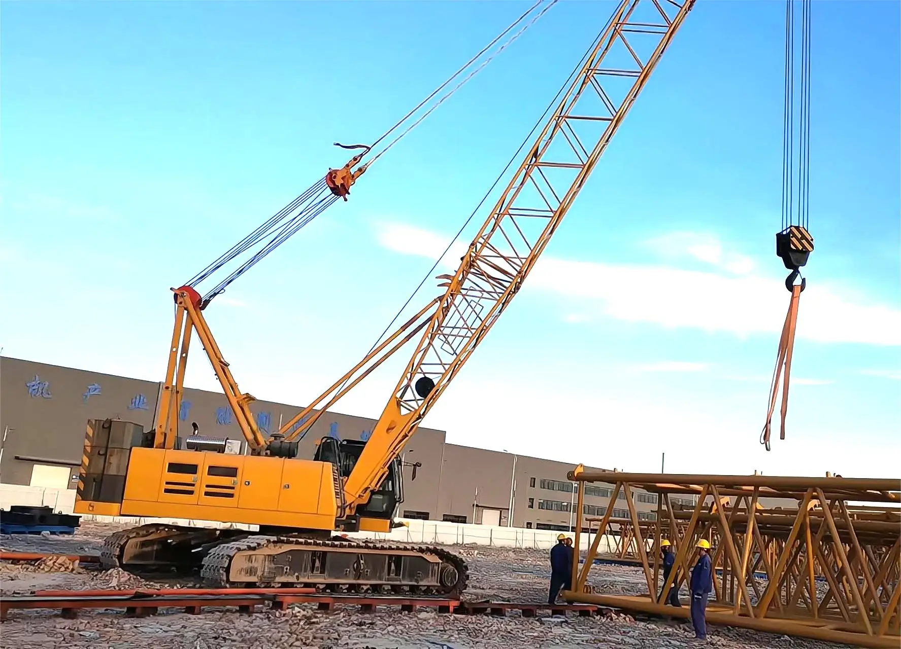XCMG XGC200 200 Ton Crawler Crane - Reliable Heavy Lifting