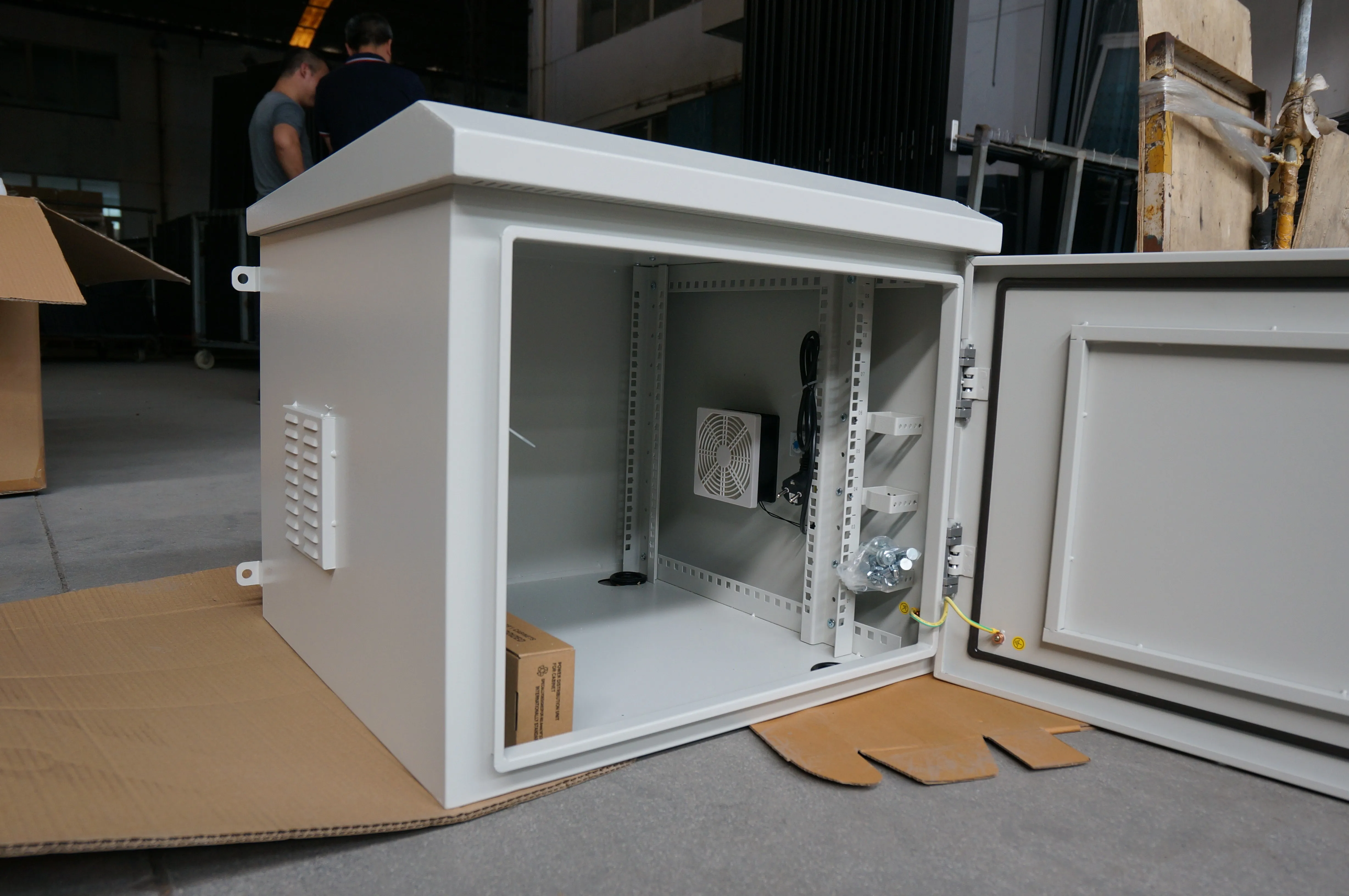 19 Rack IP55/65 Dustproof Pole Mounted Outdoor Server Rack