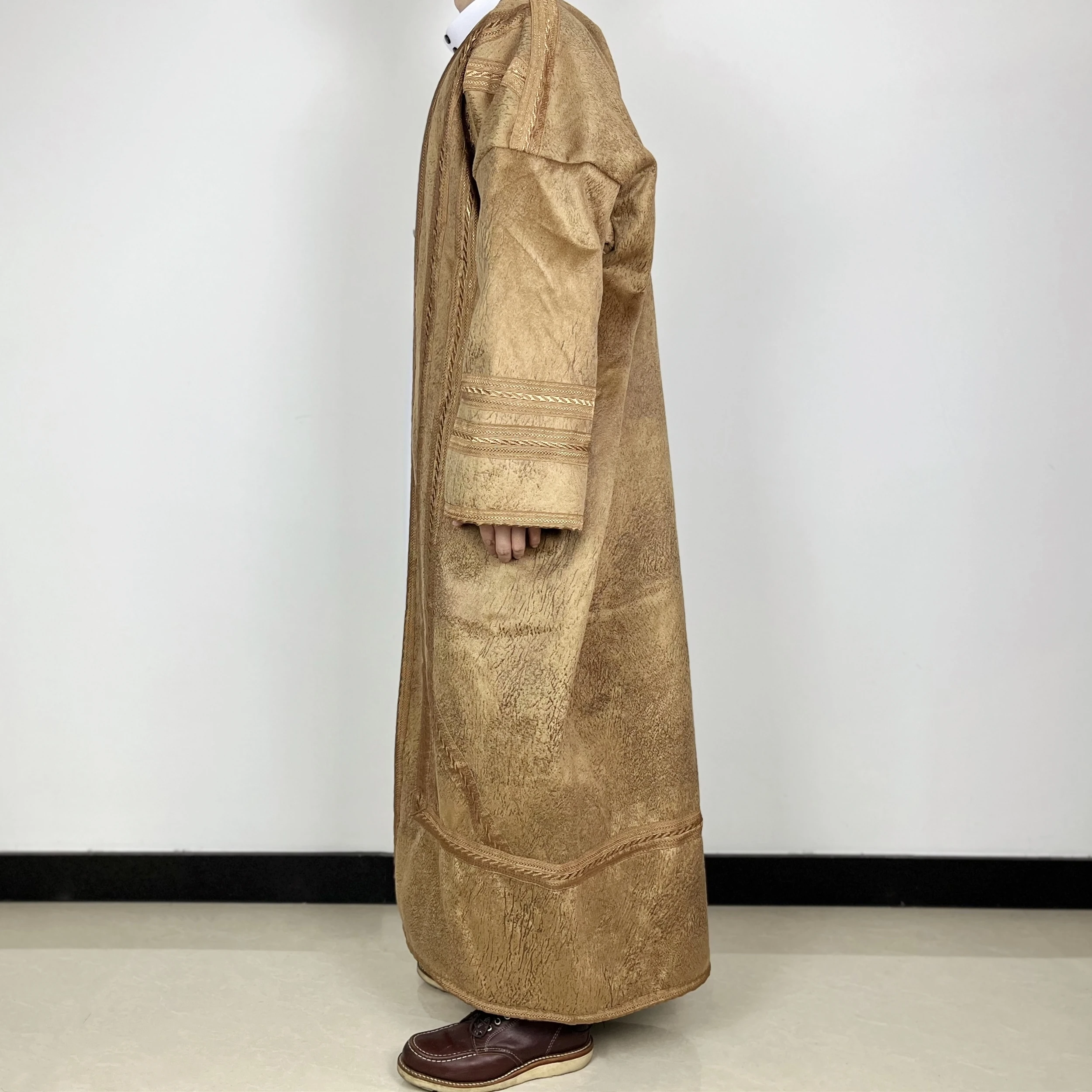 Custom Islamic Saudi Arabian Winter Thick Warm Suede Bisht for Men