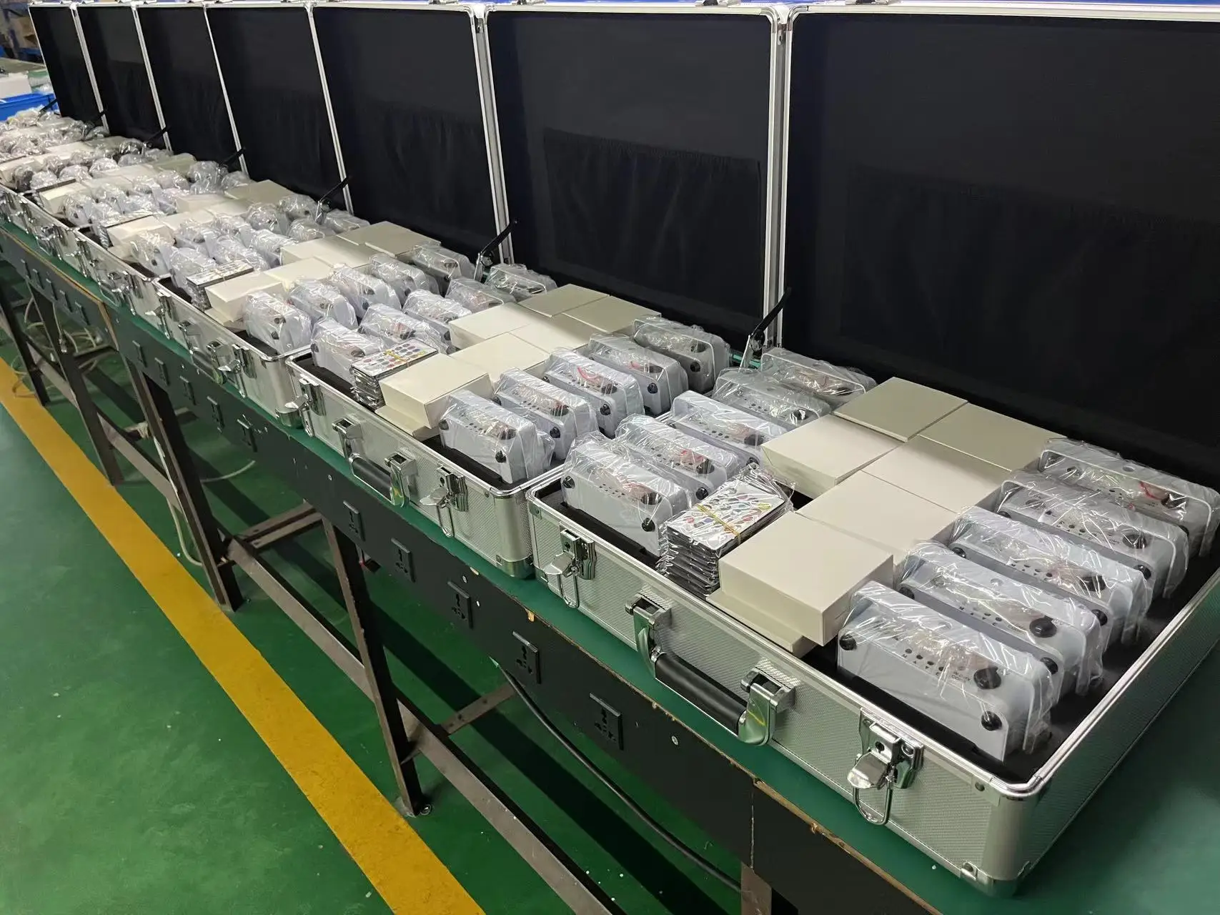 LED Flat Par Light 4x18W RGBWAUV Battery Powered Wireless Stage ...