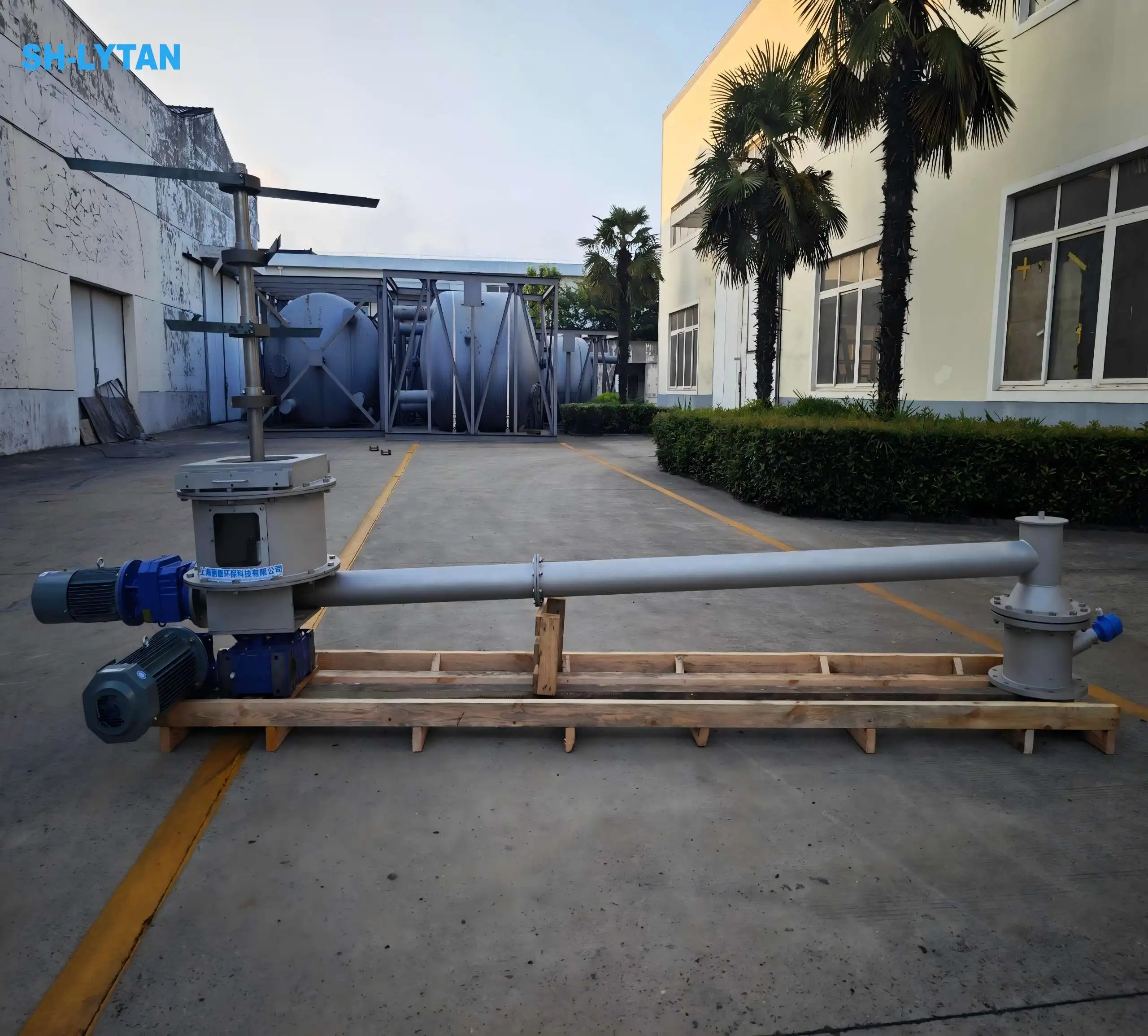 Powder mechanical mixing assembly Consists of powder storage silo ...