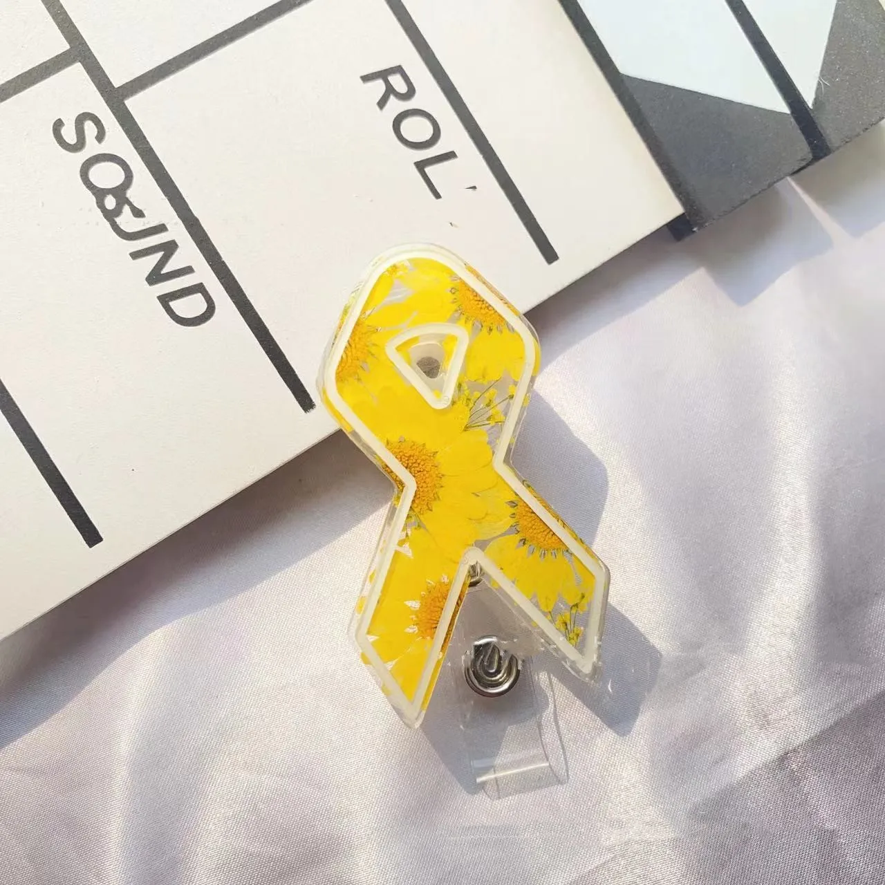 Breast Cancer Awareness Ribbons Dried Flower Resin Nurse Retractable ...