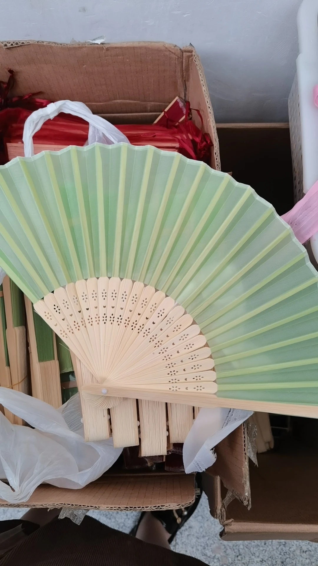Diy Engraved White Folding Elegant Silk Hand Fan With Gift Bag Wedding ...