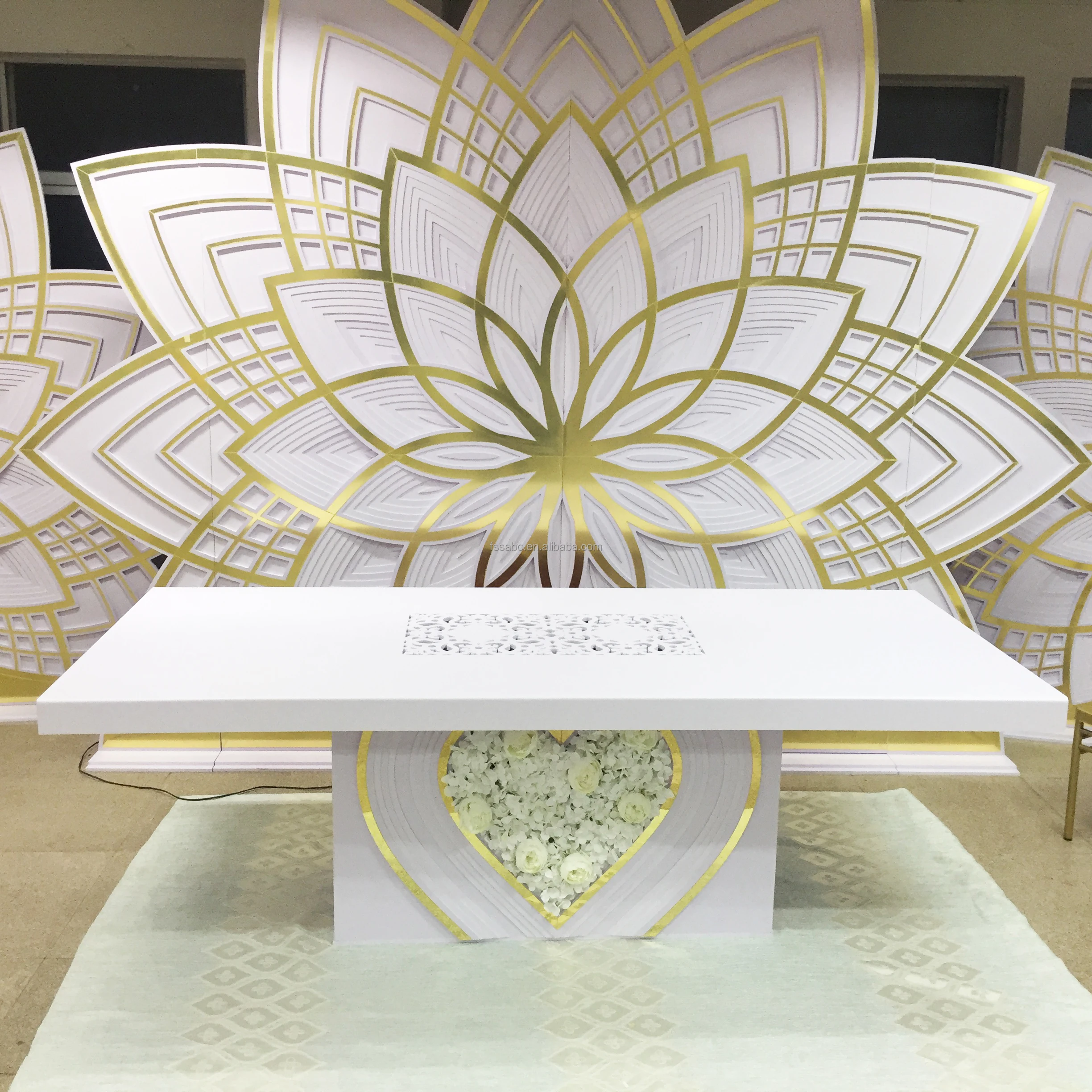 Acrylic Transparent Round Table - Perfect for Dining & Weddings