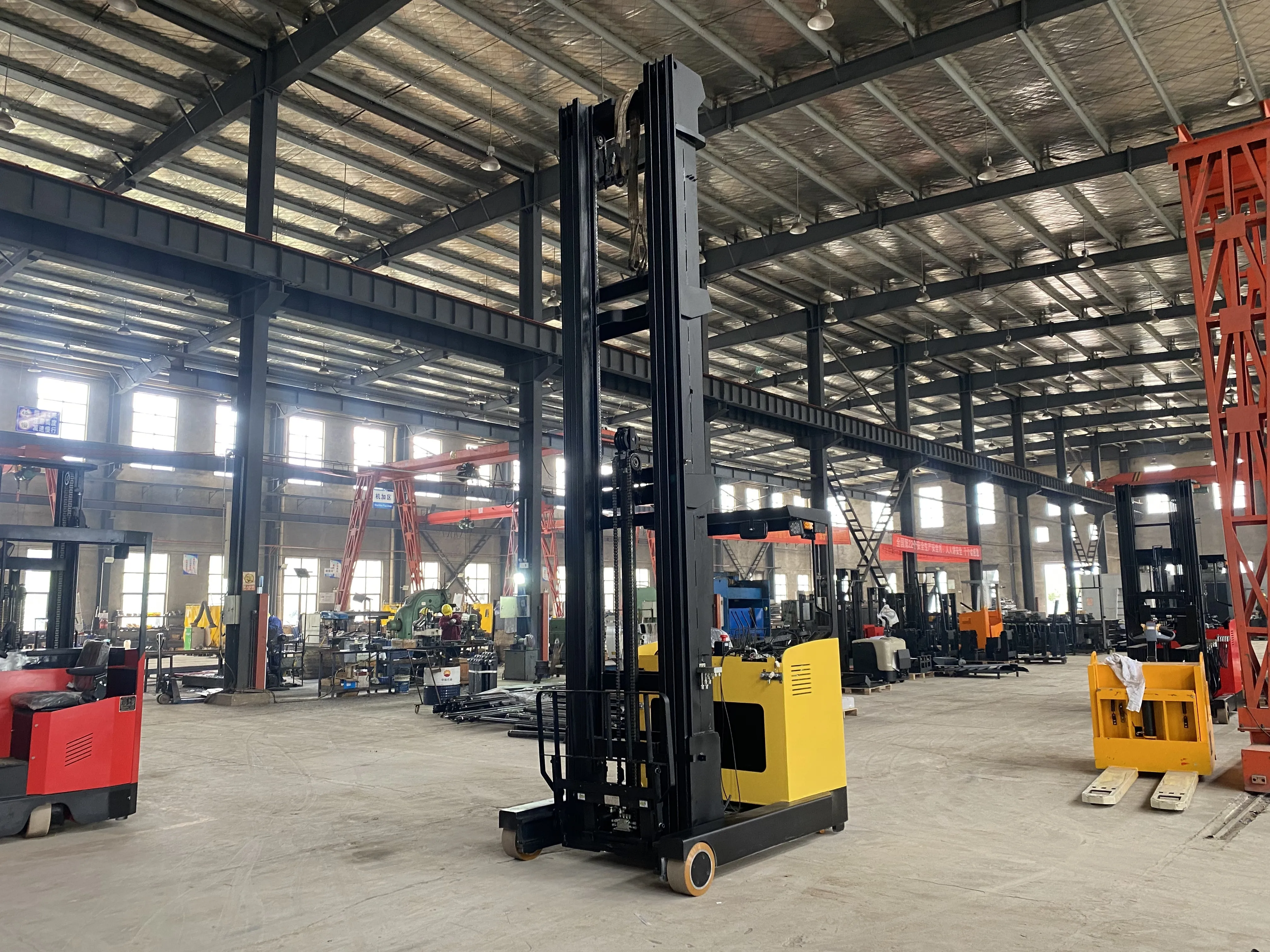 Electric Reach Truck - 2t, 2.5t, 1.5t Capacity & 8m-12m Reach