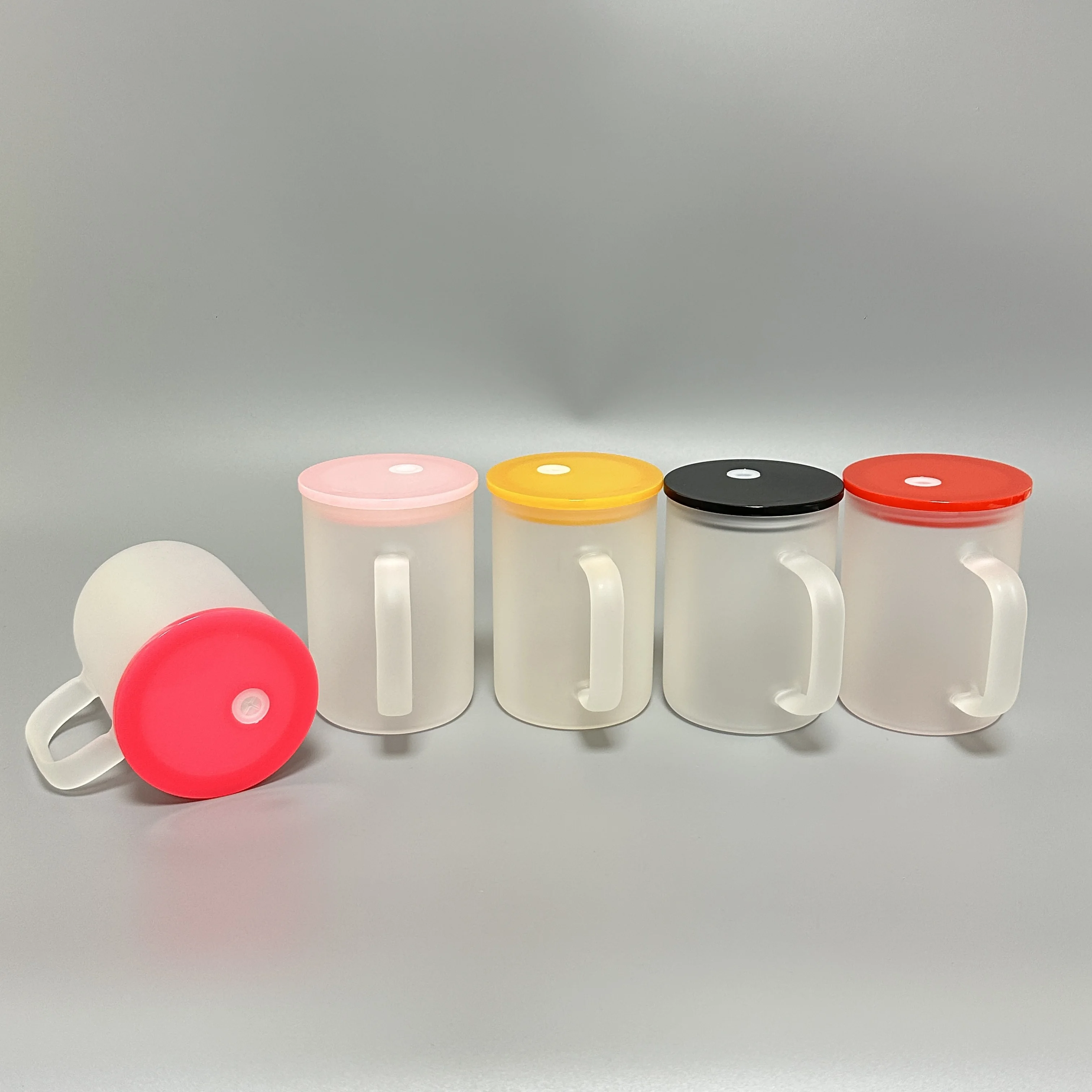 15oz Clear Frosted Glass Mugs with Colored Plastic Lid