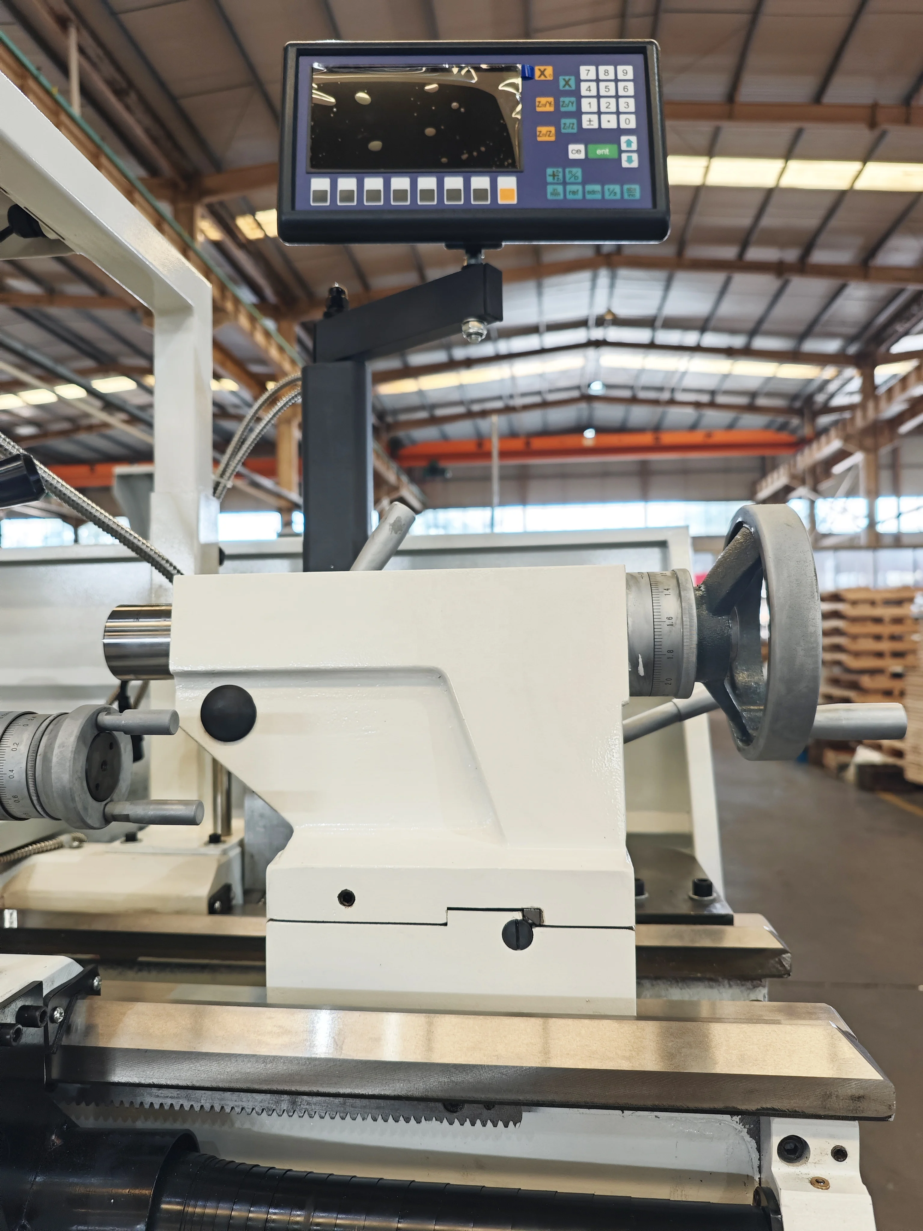 PL400 Metal Lathe - Precision and Versatility for Manufacturing