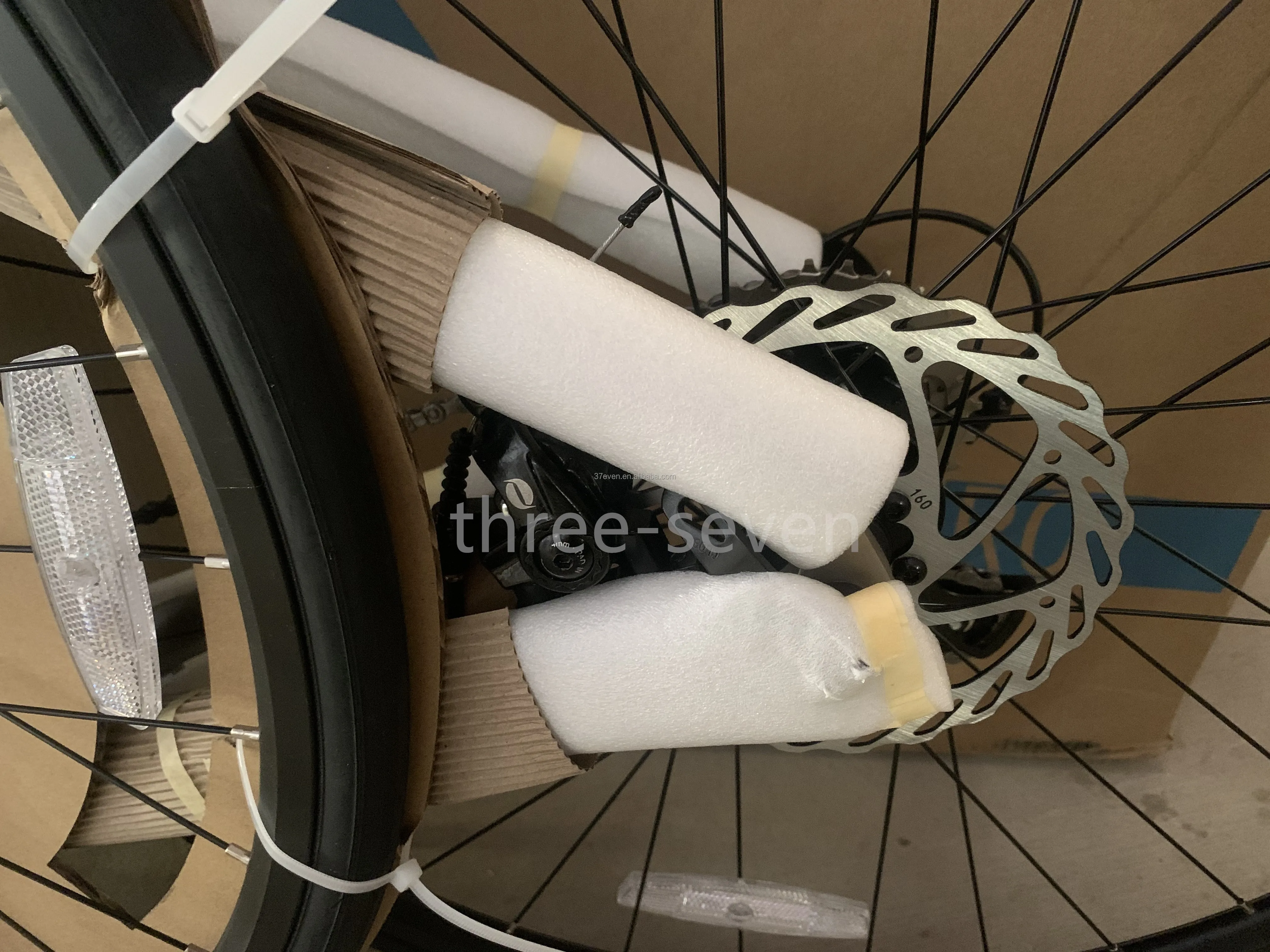 Aluminum 18 Speed Road Bike with Disc Brake & 700c Wheels