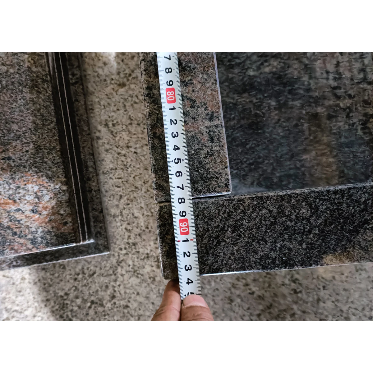 Natural Stone Himalayan Granite Tombstones And Monuments Rectangular ...