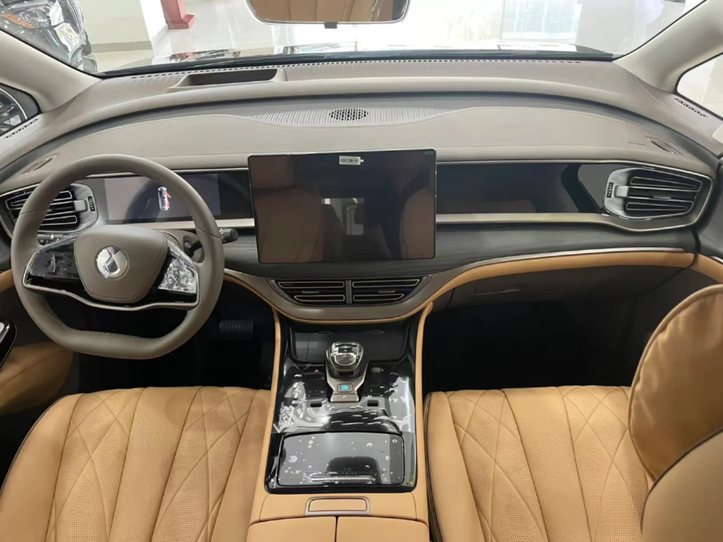 7 Seater Electric Car - BYD DENZA D9 Dm-I 2023 MPV