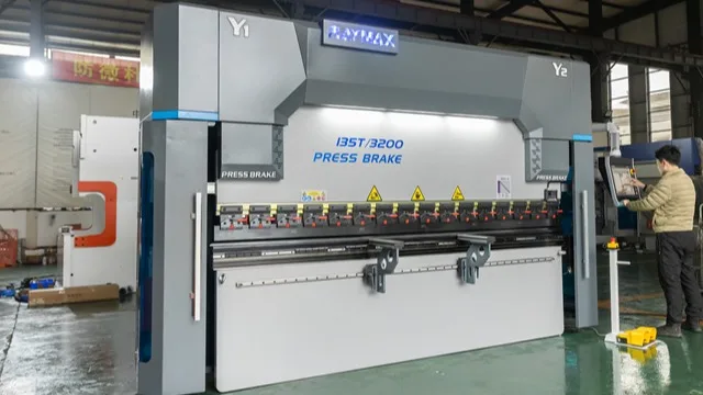 Raymax Factory Outlet Price Leading Cnc Metal Folding Machine/ Metal Plate Hydraulic Sheet Metal ...
