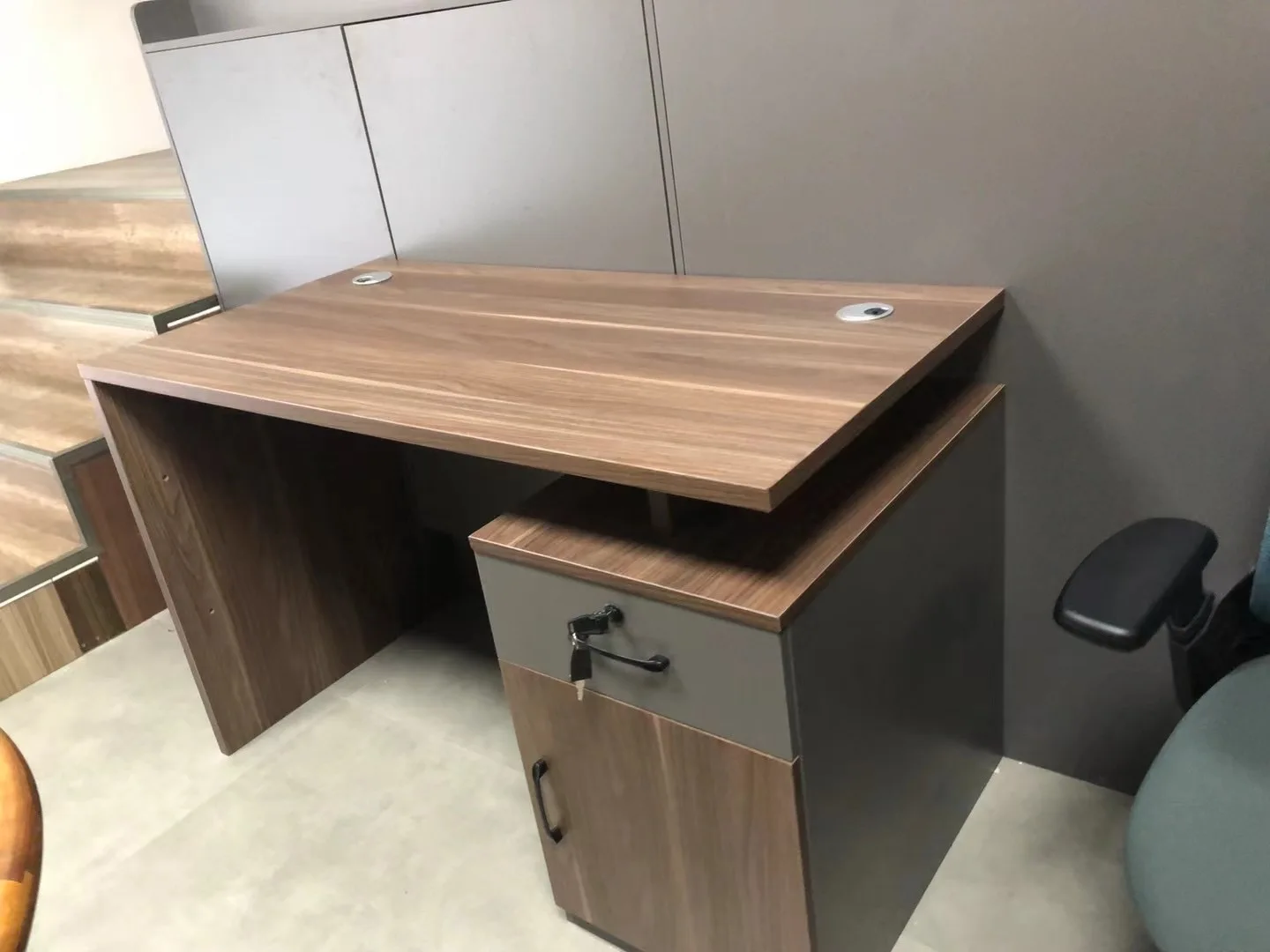 Single Straight Office Table - Modern & Modular Design